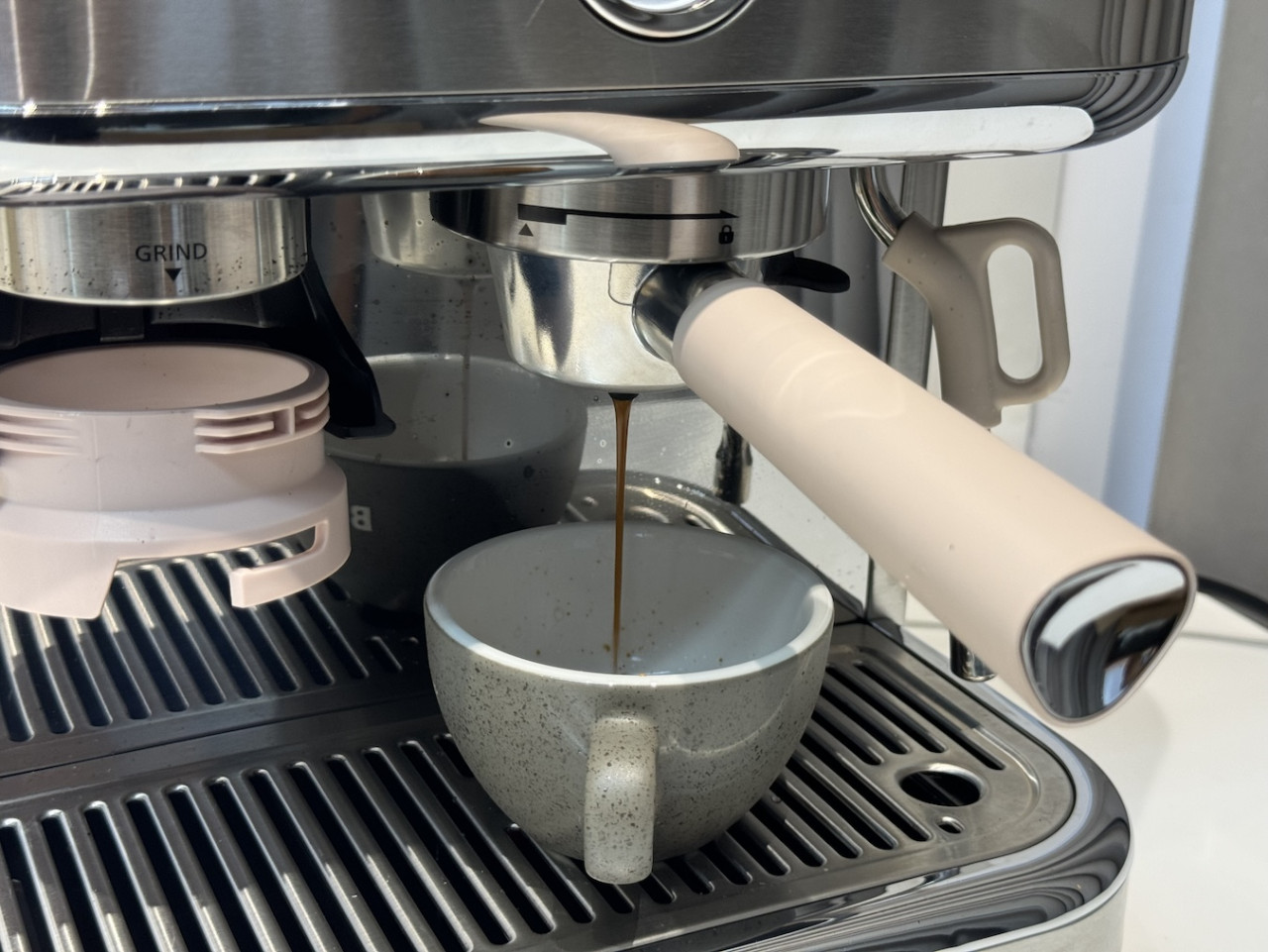 Philips 2000 Series Barista Switch 開箱試用！一機兩用夠方便 | ezone