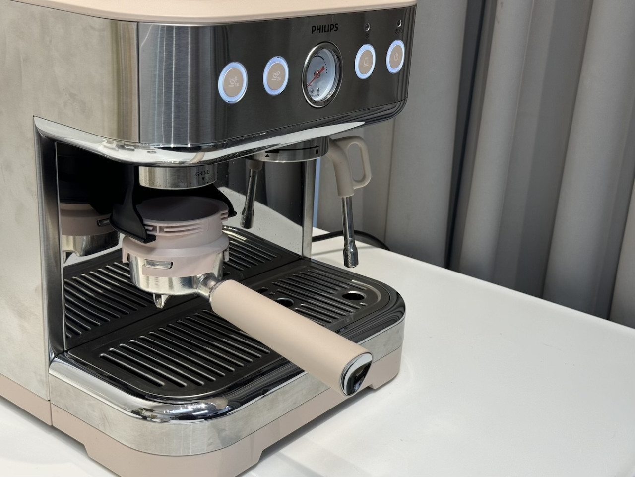 Philips 2000 Series Barista Switch 開箱試用！一機兩用夠方便 | ezone