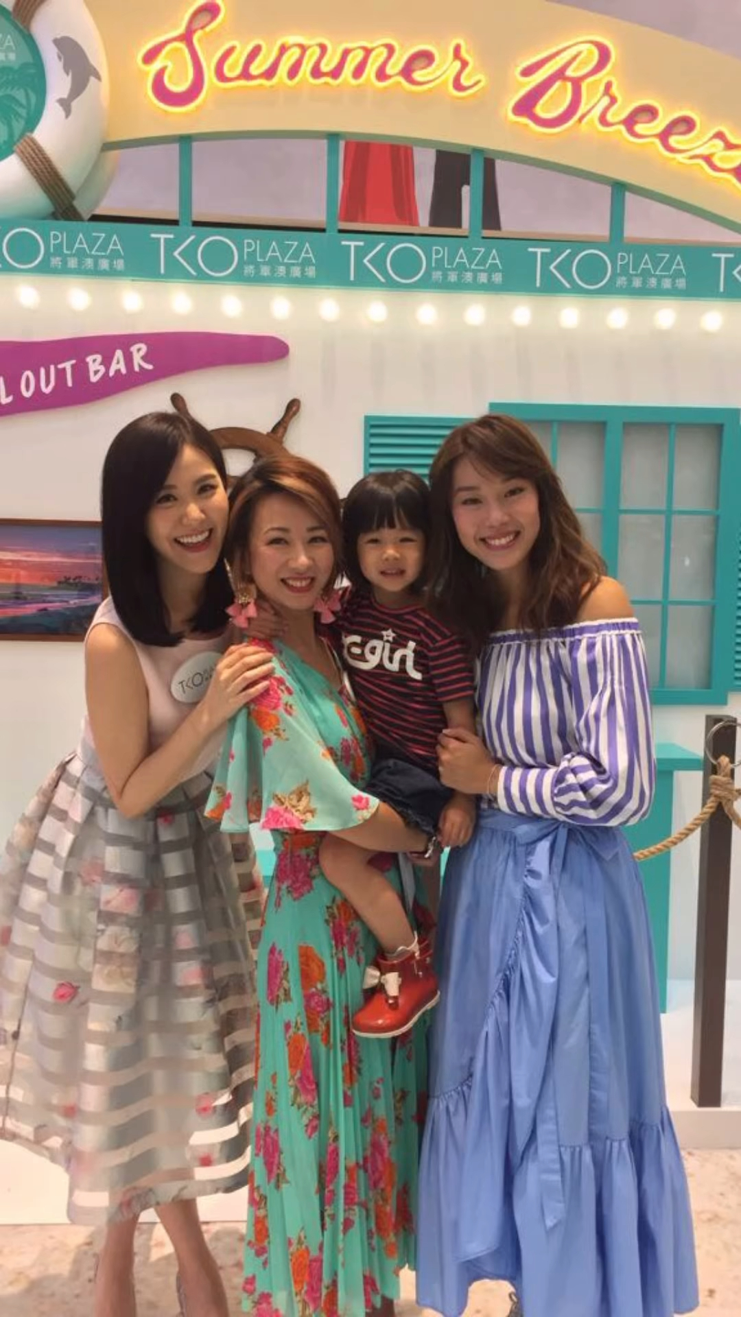 《東張》女主持容羨媛IG宣布離巢TVB！晒海量巨星集郵合照：「工作16年...我係我」 | UHK 港生活