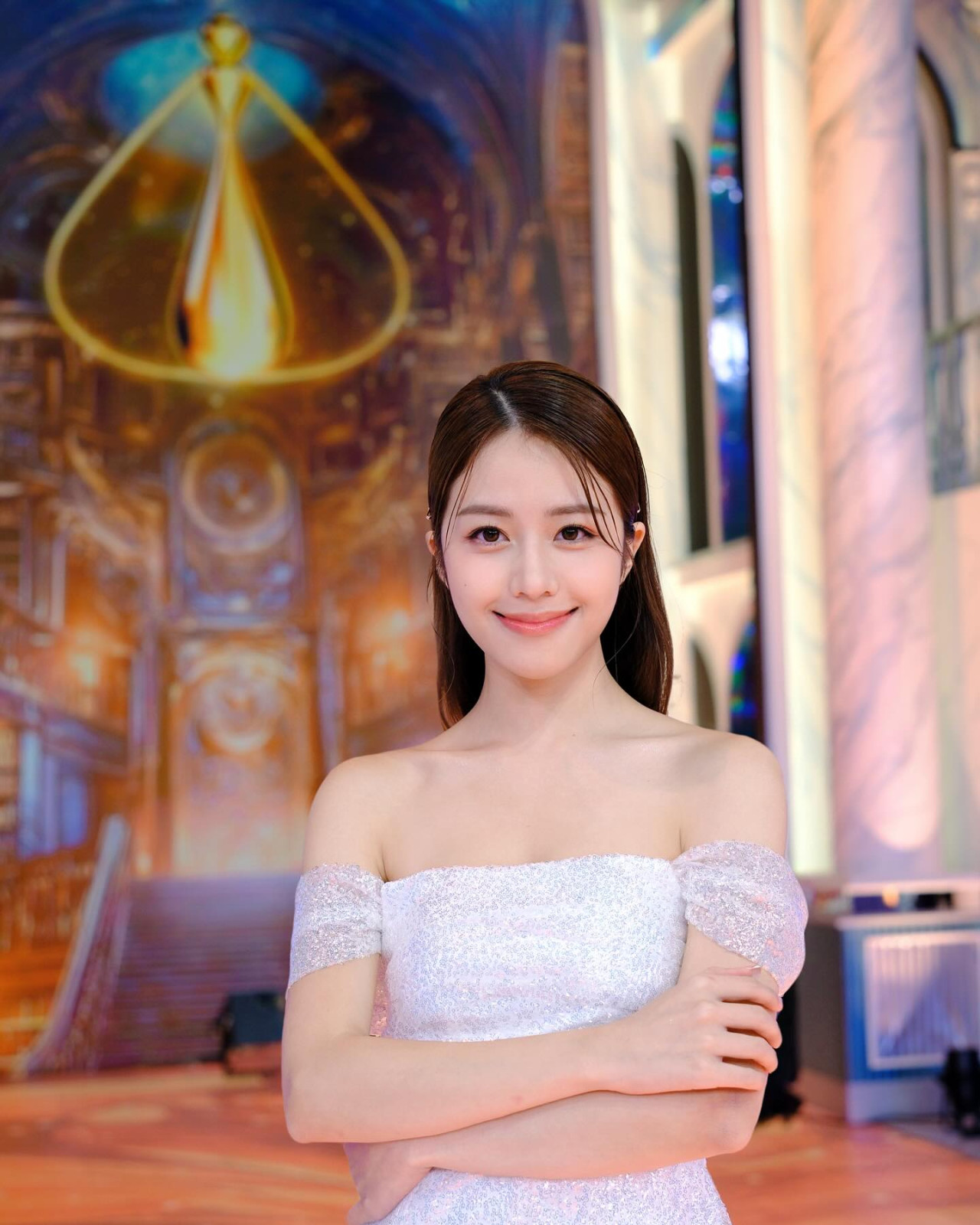 TVB節目巡禮｜莊子璇全身透視誘惑搏到盡 紅地氈女藝人華麗戰衣逐件睇！ | UHK 港生活