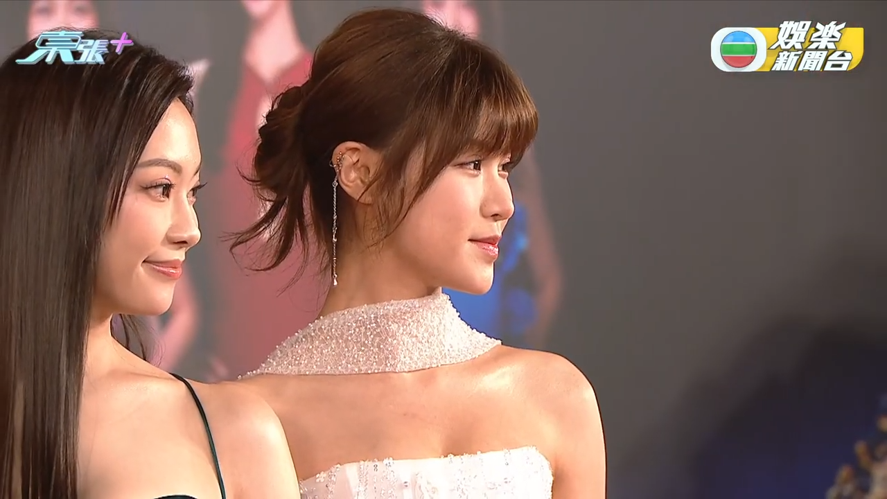 開心速遞 | 古佩玲《愛回家》最性感一幕刺激眼球 大Deep V激罕露事業線「禾稈冚珍珠」 | UHK 港生活