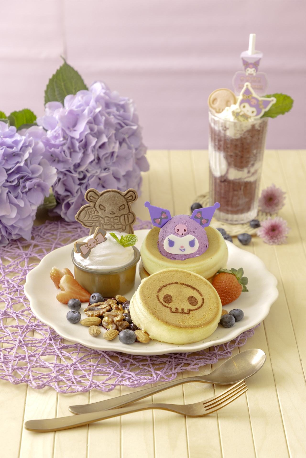 PHI Coffee & Pancake x Kuromi推限定主題店！Kuromi藍莓梳乎厘／Baku全日早餐／2大旗艦店 | U Food