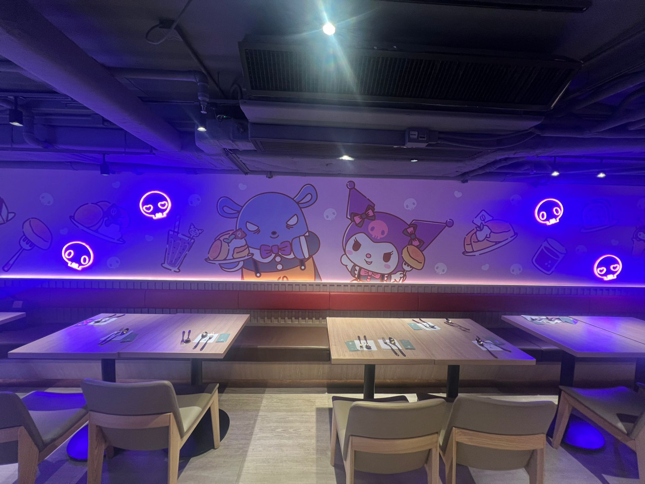 PHI Coffee & Pancake x Kuromi推限定主題店！Kuromi藍莓梳乎厘／Baku全日早餐／2大旗艦店 | U Food