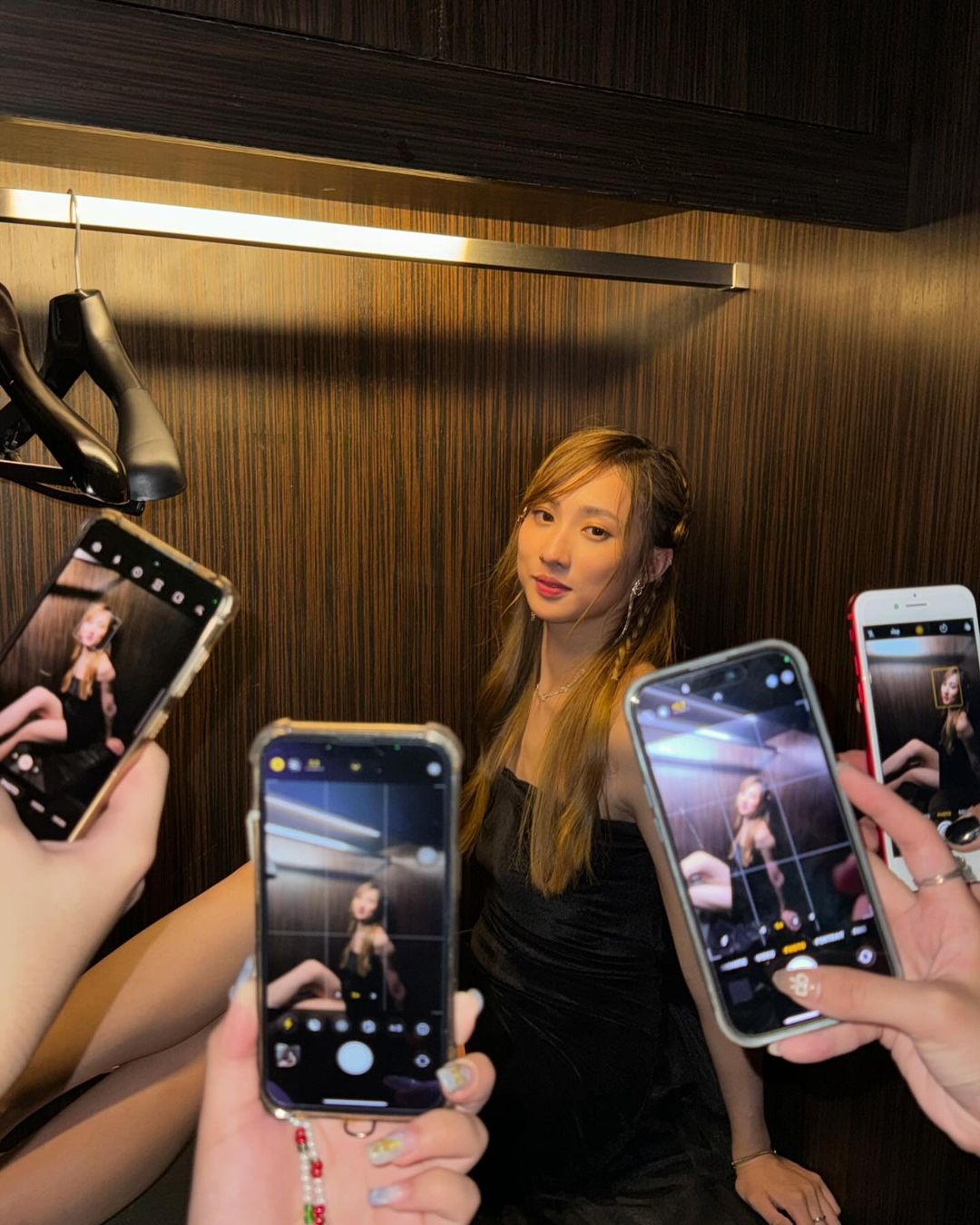 鍾柔美Yumi黑髮平陰新髮型氣質出眾 18歲成人禮初嘗性感大Deep V | UHK 港生活