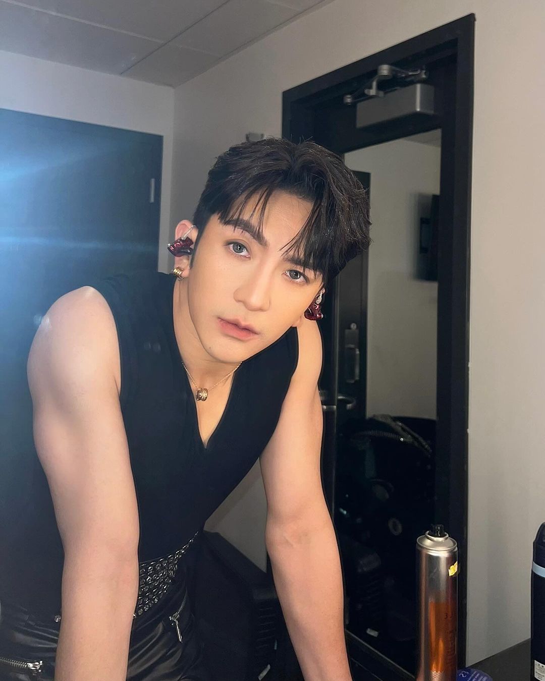 Anson Lo盧瀚霆自揭真實素顏一面 皮膚情況一覽無遺再曬玉背 | UHK 港生活