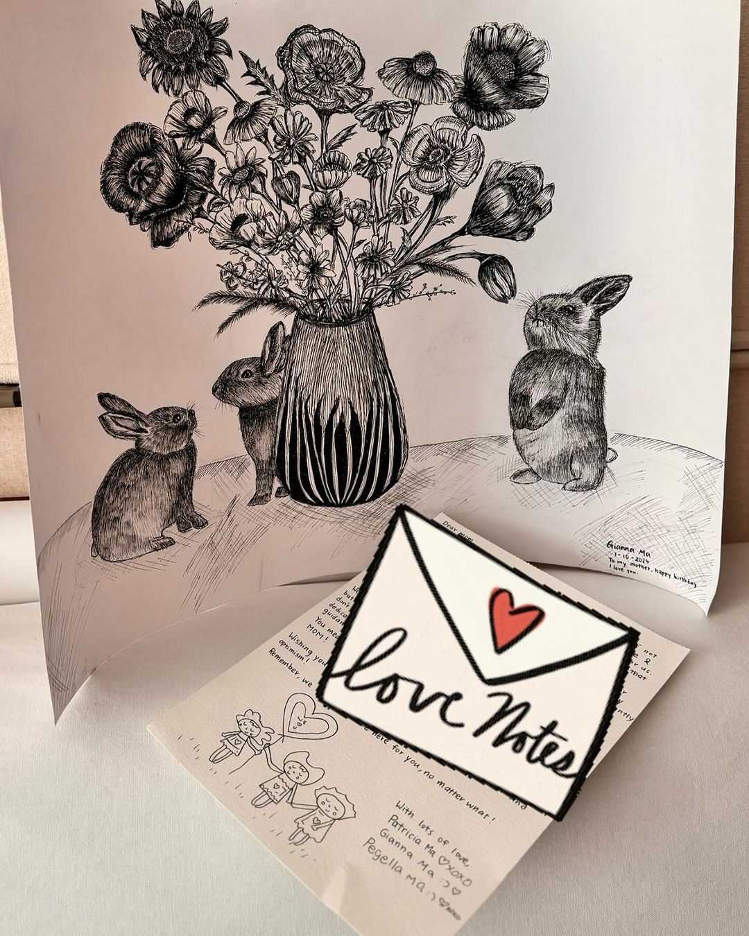 黎姿激罕公開三位愛女大合照！53歲大Deep V盡現胸前偉大好身材 | UHK 港生活