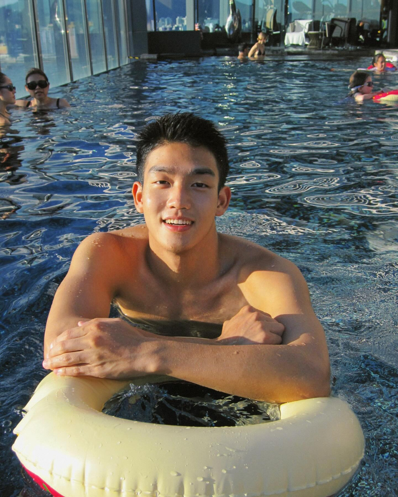 Boyscation Too仔仔｜10位參加者年齡、職業、IG大起底！ViuTV男男配對真人騷 | UHK 港生活