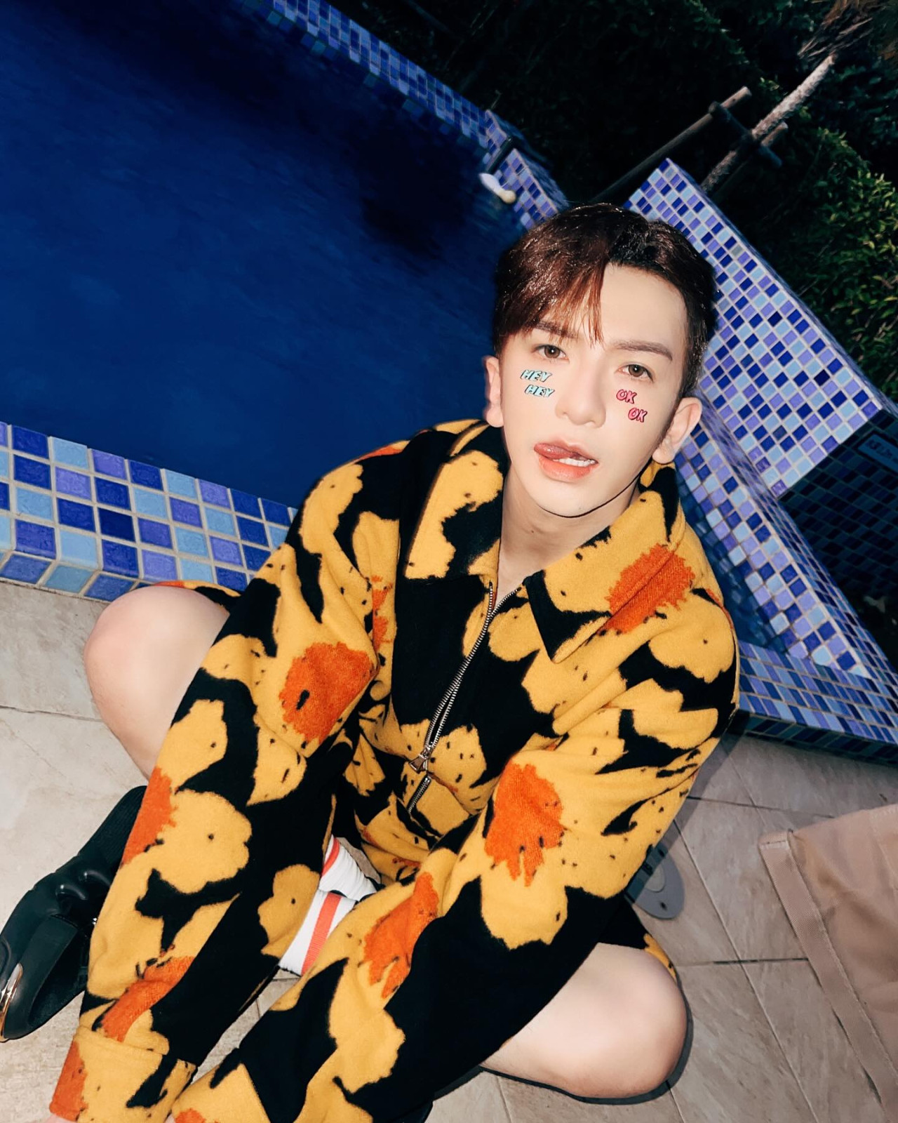 Anson Lo盧瀚霆自揭真實素顏一面 皮膚情況一覽無遺再曬玉背 | UHK 港生活