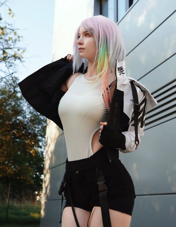 眼神可愛 日本超還原Coser 造型性感《換裝娃娃》海夢、原創競泳貓娘 | ezone