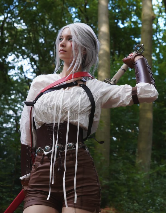 眼神可愛 日本超還原Coser 造型性感《換裝娃娃》海夢、原創競泳貓娘 | ezone