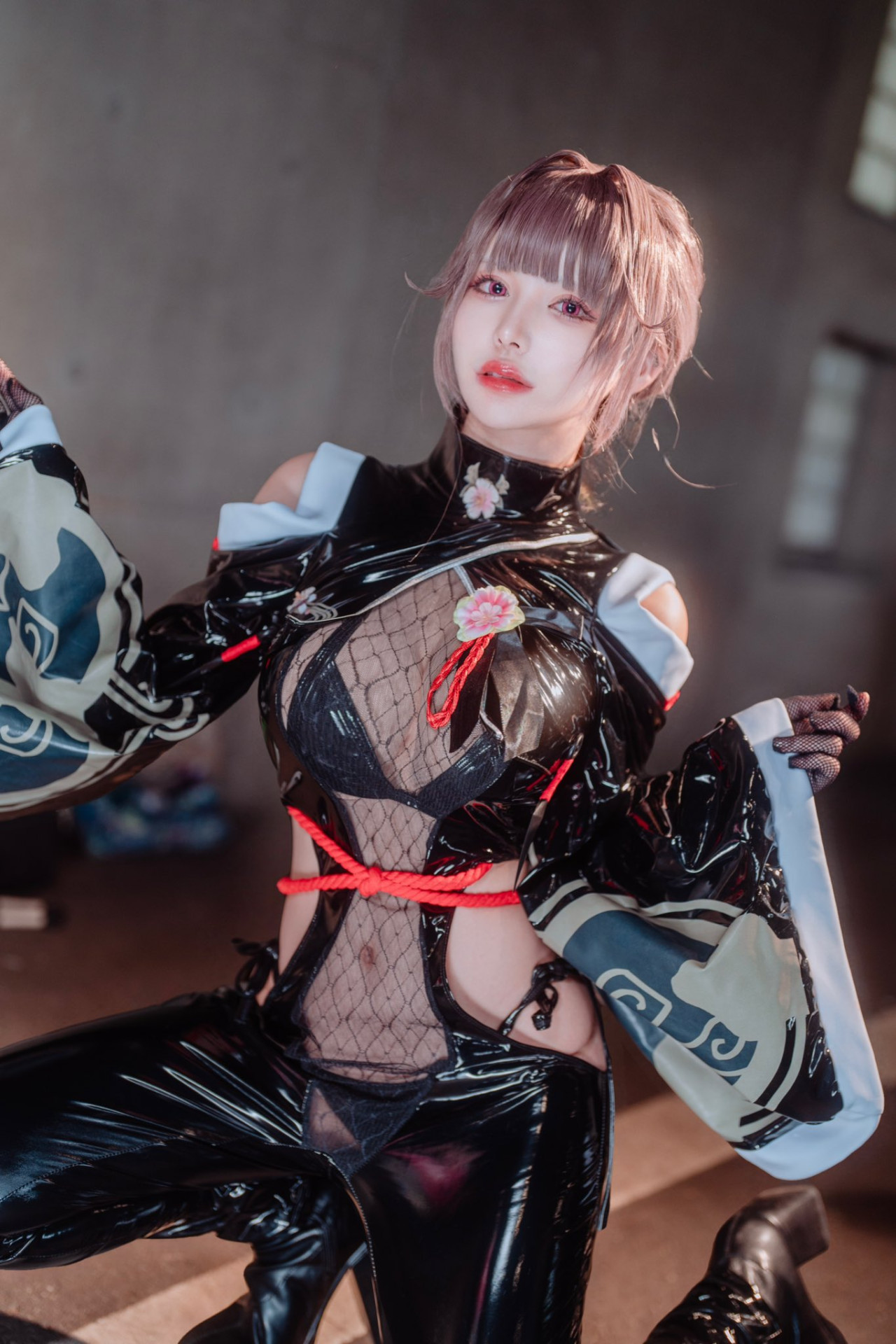 八尺大人Cosplay現身池袋萬聖節 誘人眼神面孔 同場與「貞子」合照 | ezone