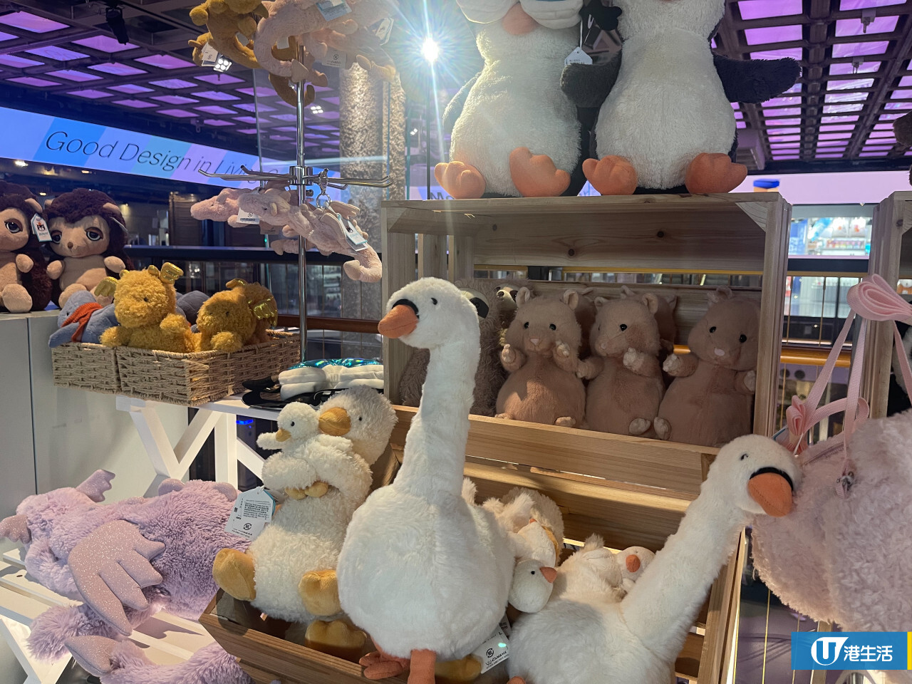 Jellycat 迷注意！銅鑼灣連卡佛快閃店獨家發售粉紅咖啡杯袋 經典兔兔、水煮蛋系列同步登場 | ezone