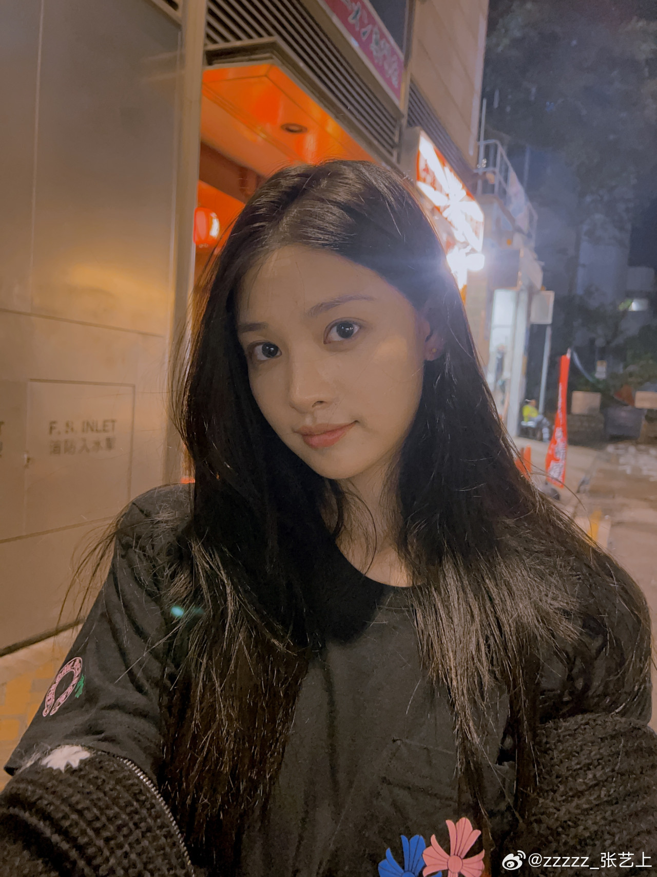 【全網讚爆】內地女生分享香港機場上班照！網民：不出道太可惜了！ | ezone