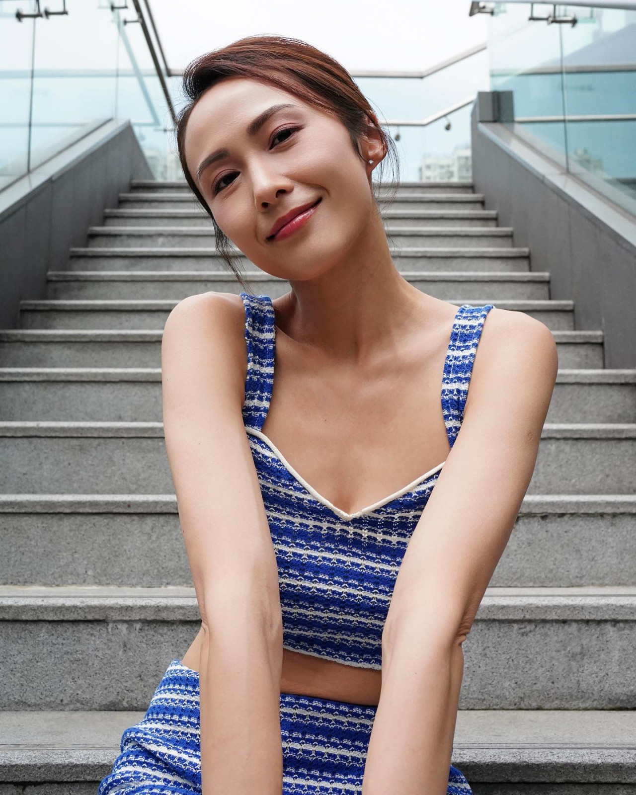 太陽星辰TVB｜37歲湯怡清純校服風紀Look登場 自揭「黑歷史」公開美白秘訣 | UHK 港生活