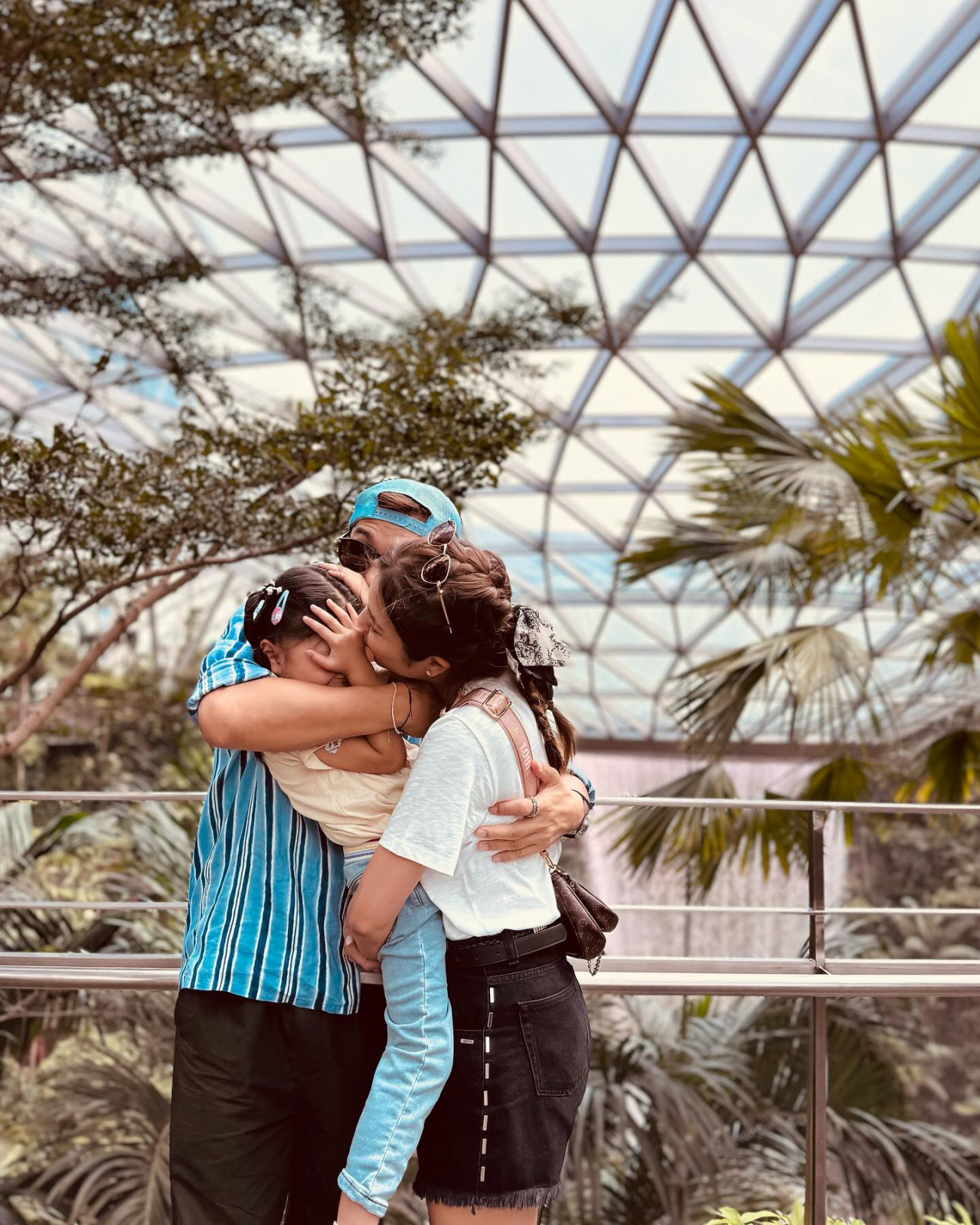 TVB視帝老婆寬鬆衫遮肚出遊孕味濃 屢傳懷孕喜訊疑似佗第二胎？ | UHK 港生活