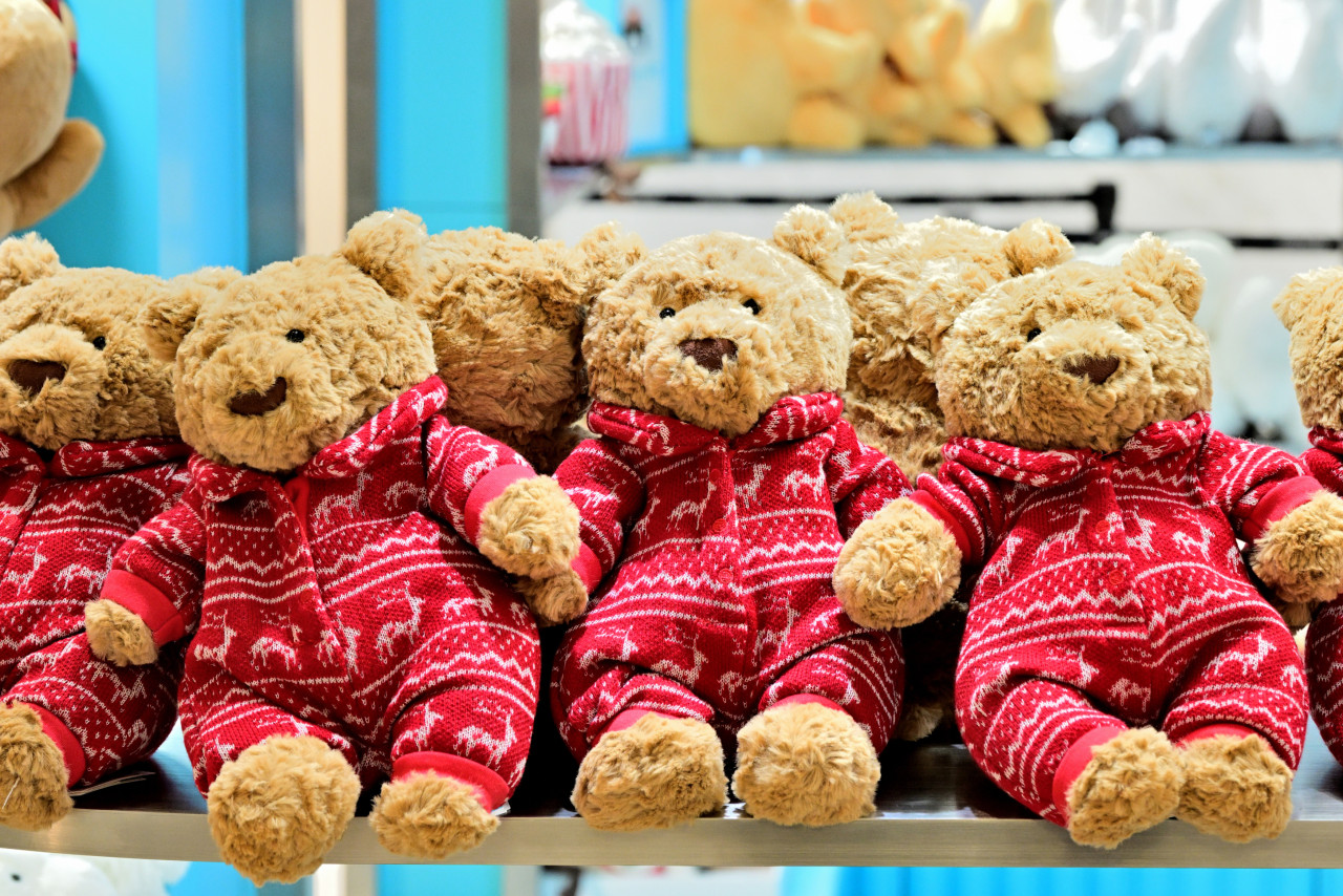 Jellycat 迷注意！銅鑼灣連卡佛快閃店獨家發售粉紅咖啡杯袋 經典兔兔、水煮蛋系列同步登場 | ezone