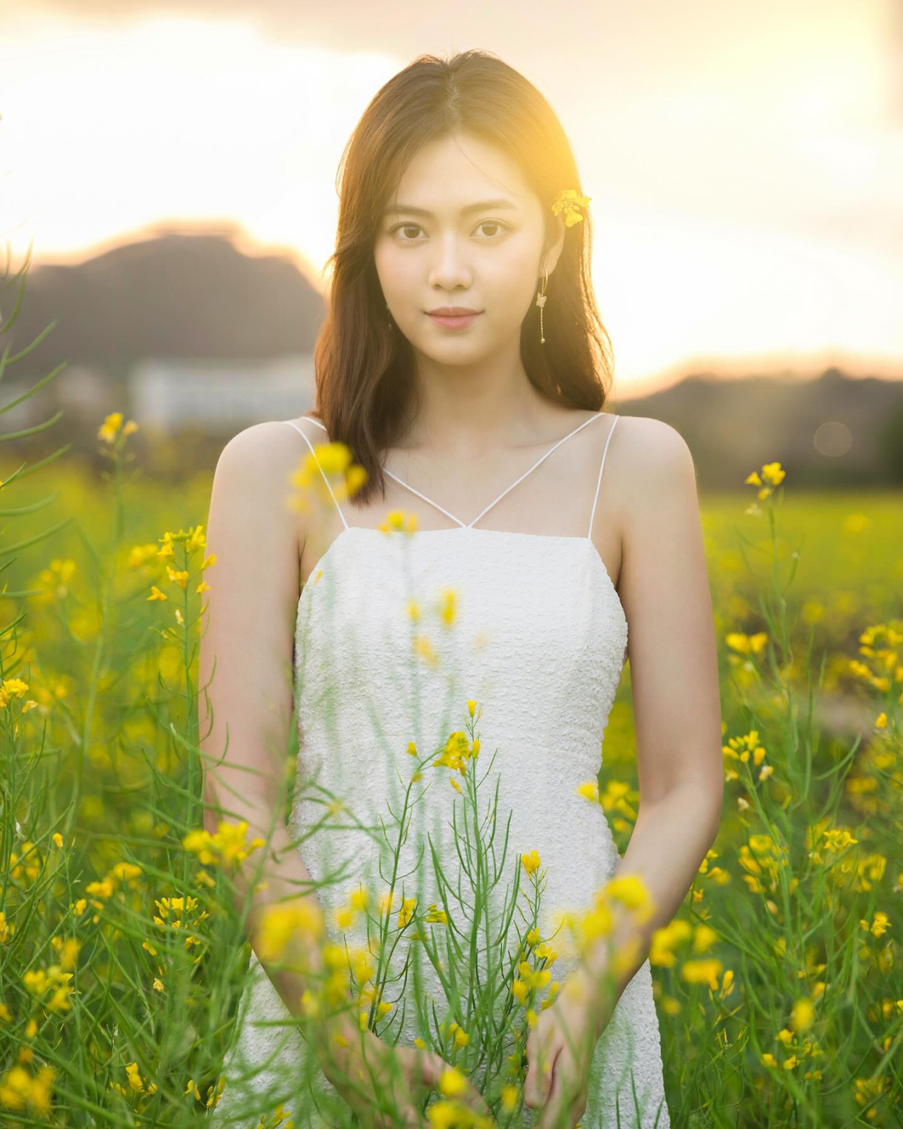 A0游嘉欣純欲風吊帶谷胸玩「男友視角」 試水溫轉型性感惹哄動：索腿世一！ | UHK 港生活