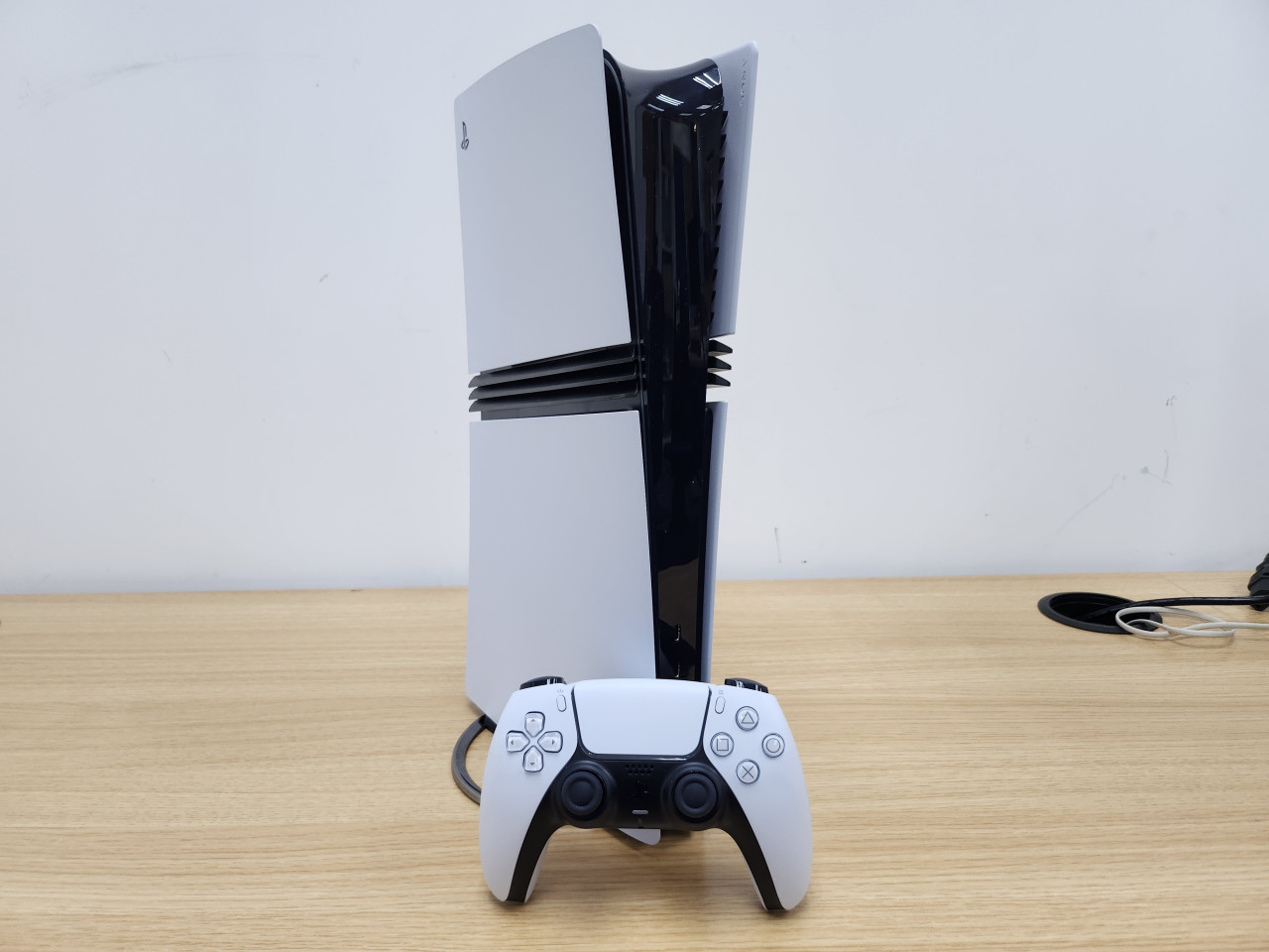 PS5 Pro 港版開箱實測 Slim 版 VS Pro 版點揀好？ | ezone