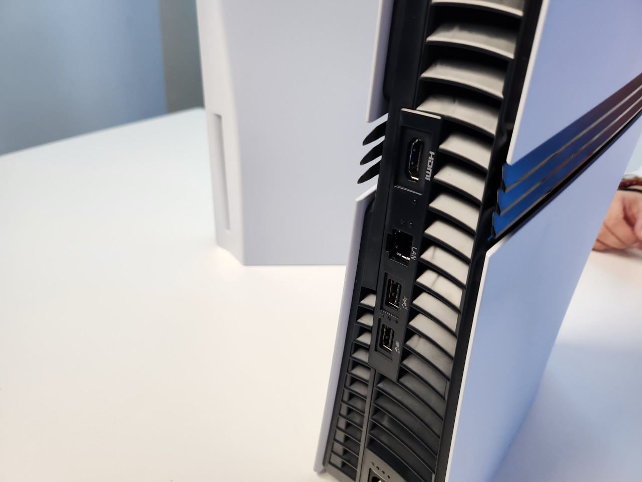 PS5 Pro 港版開箱實測 Slim 版 VS Pro 版點揀好？ | ezone