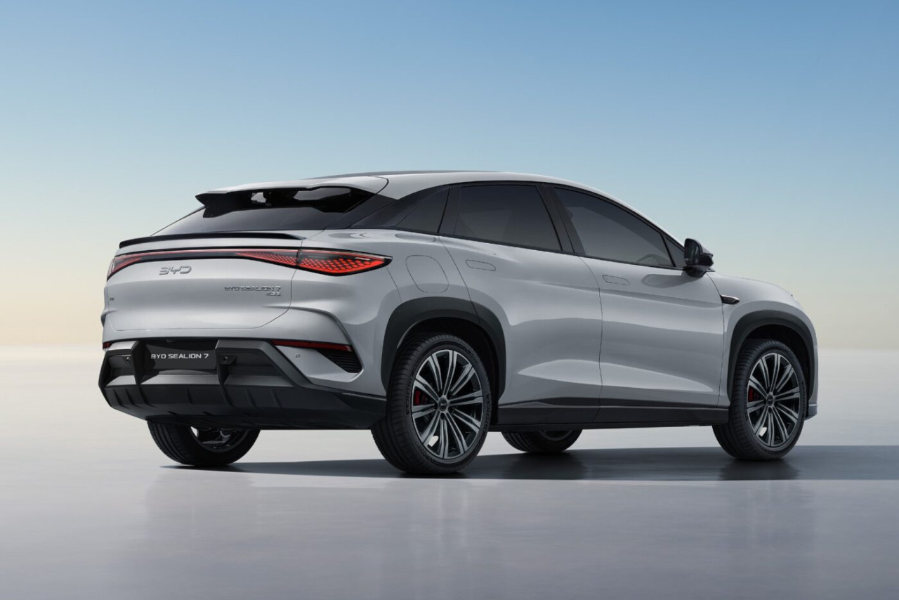 BYD電動車比較：U9/U8/新型號比亞迪規格售價一覽 七人車30萬有找 | ezone