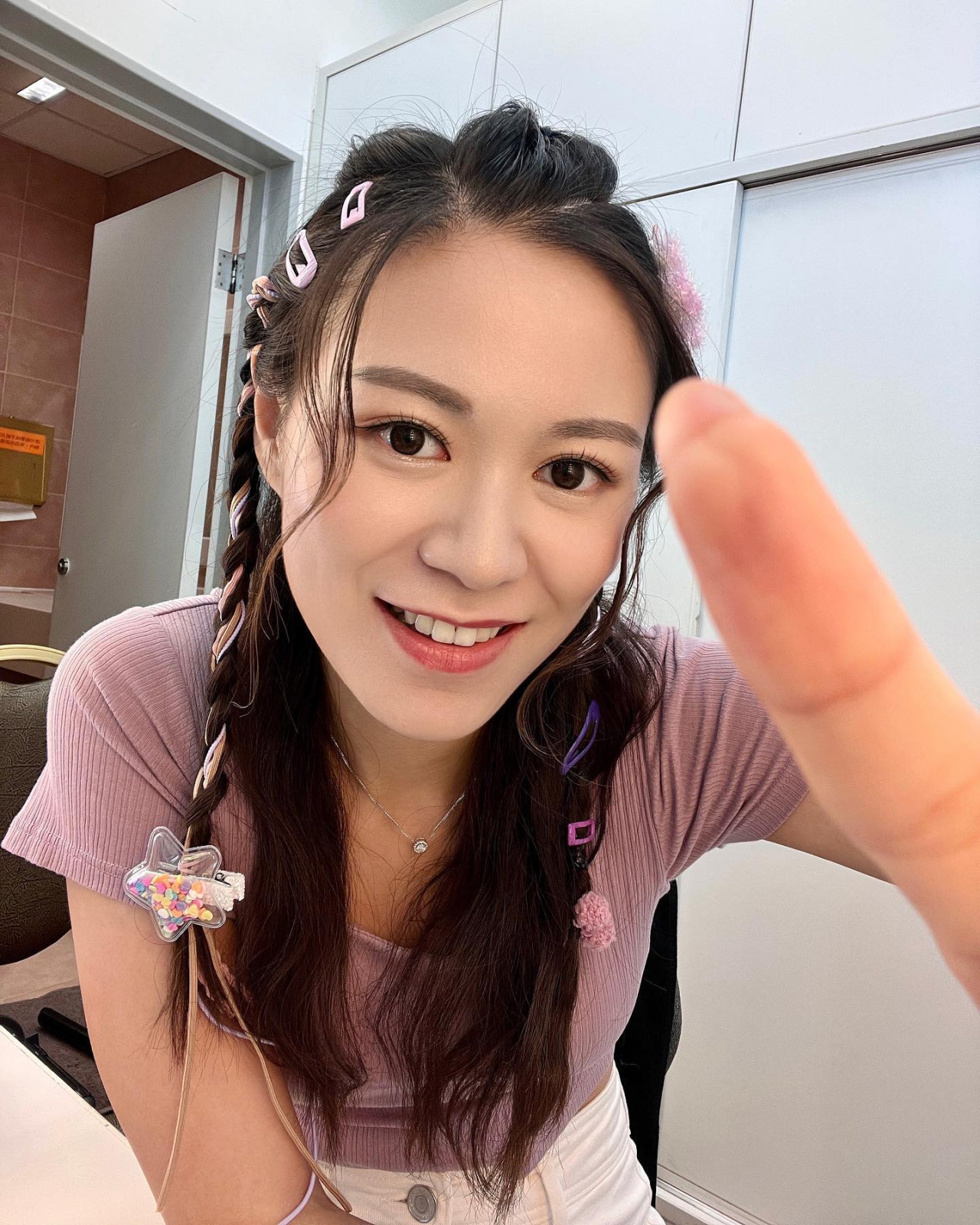 黑色月光｜智障孫女真身演員原來係靚女主播？28歲莊易羚同高層撞名仲係韓星家姐 | UHK 港生活