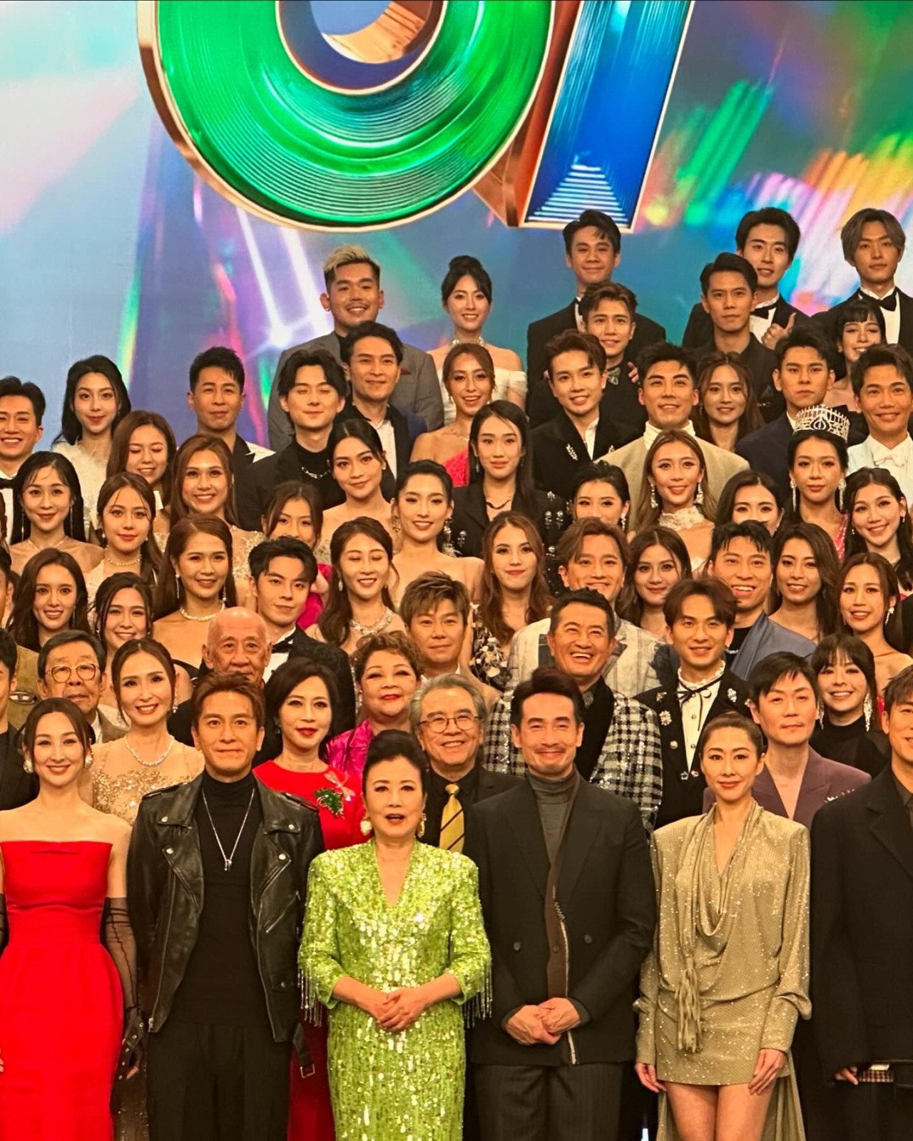 TVB台慶2024｜大合照一線小生花旦排位企位明顯有變 視帝視后唔一定得寵企C位 | UHK 港生活