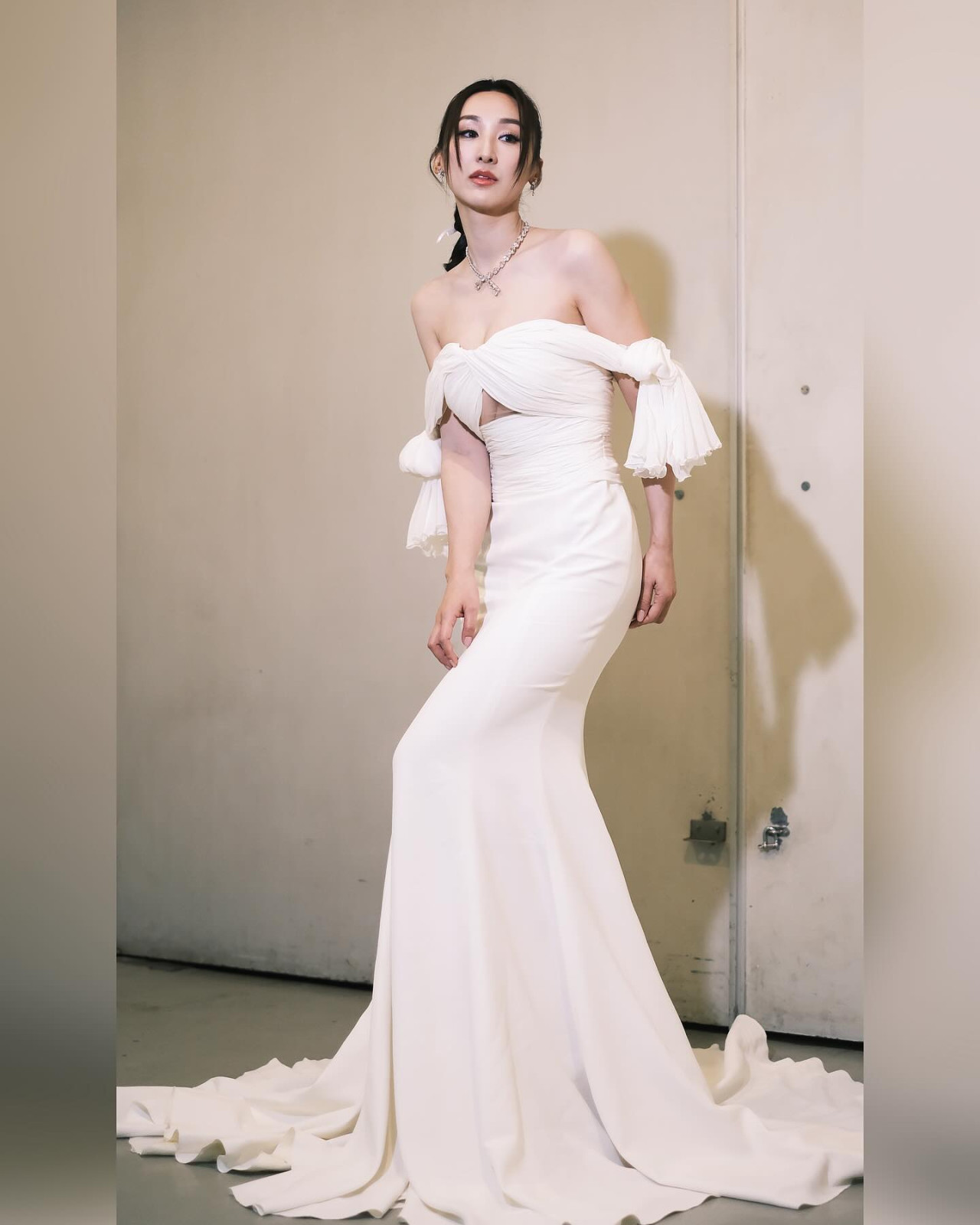 TVB台慶2024｜高海寧另一套戰衣原來好性感 心口開大窿神秘三角完勝全場 | UHK 港生活