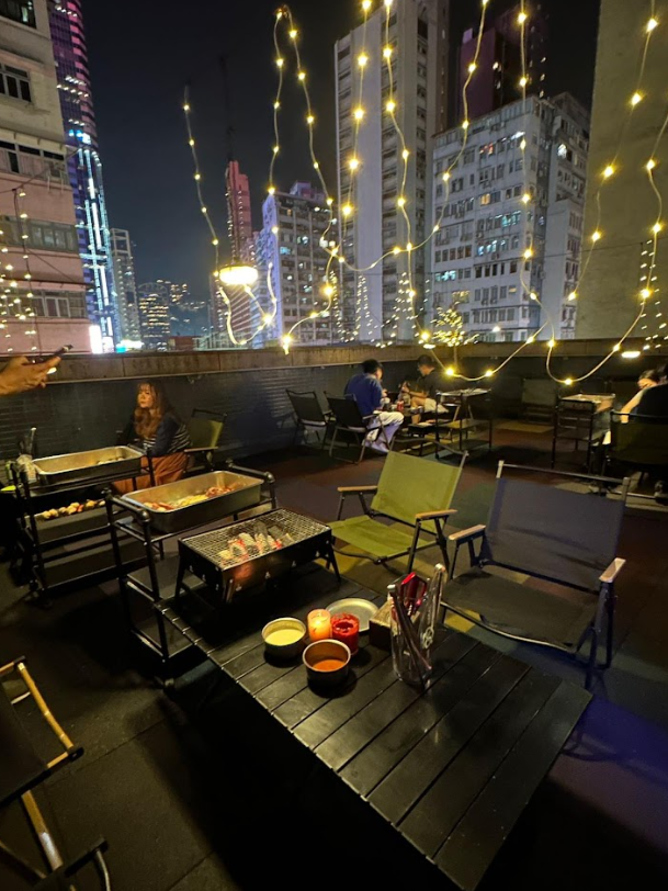 銅鑼灣2,000呎空中花園BBQ放題！3小時任飲任燒雞翼/追加A4和牛/長腳蟹 | UHK 港生活