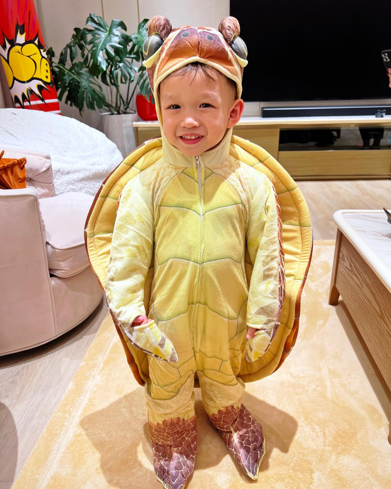 胡杏兒3000萬豪宅內部激罕曝光 巨型客廳極寬敞夠三個仔仔打功夫 | UHK 港生活