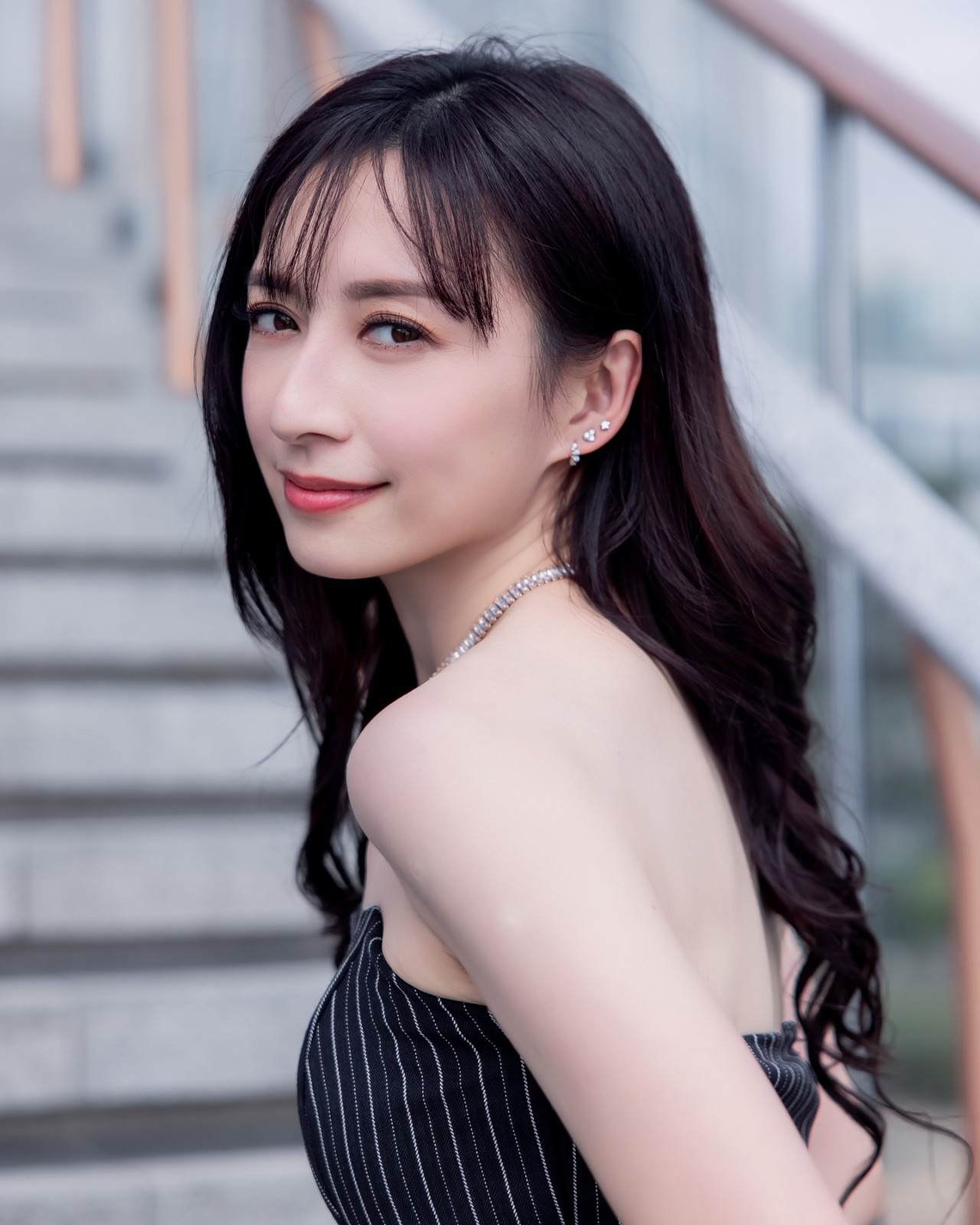 龔嘉欣IG無預警公開結婚片段戴鑽戒 甜蜜依偎神秘男：謝謝你來到我的世界 | UHK 港生活