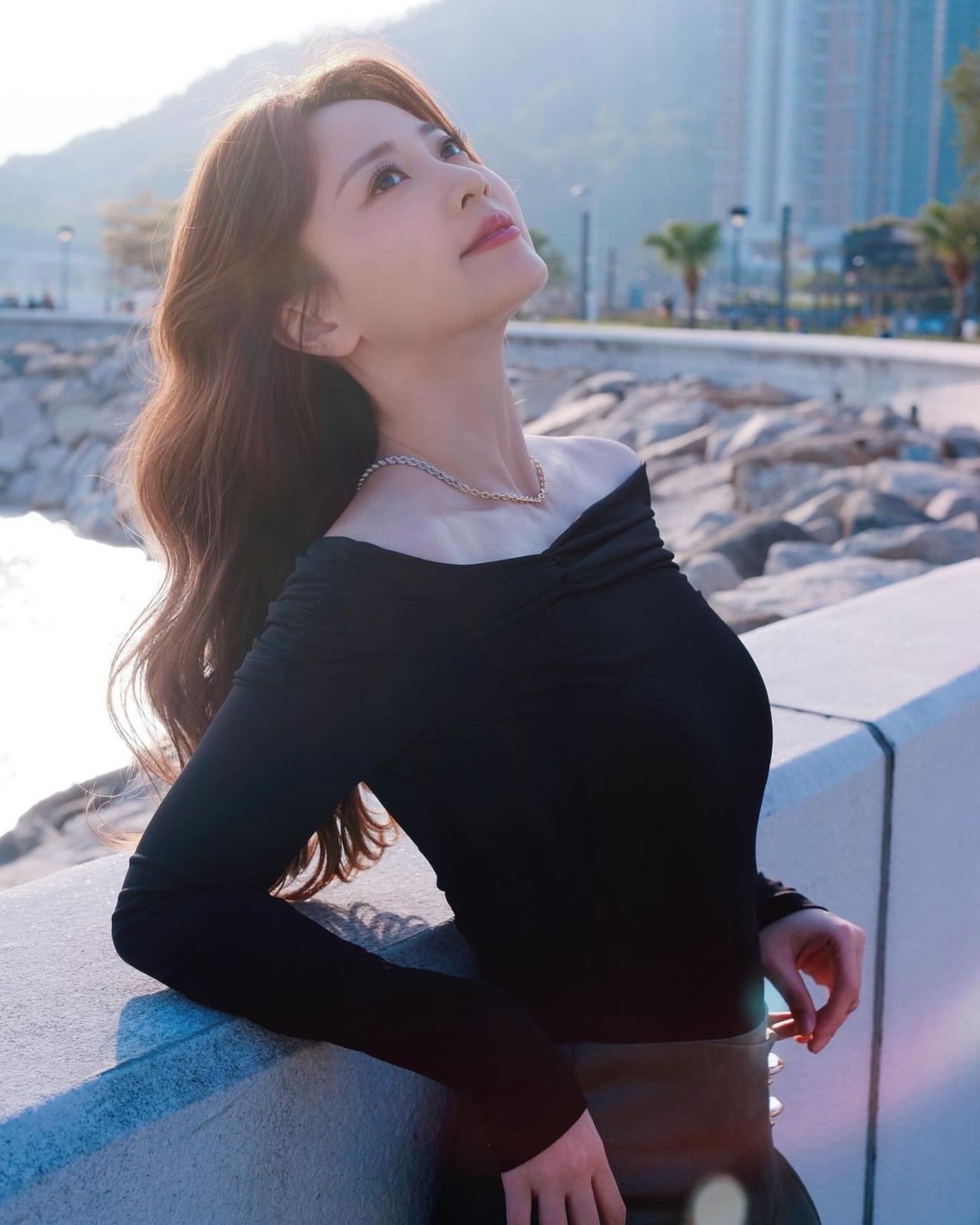 朱晨麗生日執相極誇張P相P到似Barbie 巨胸閨蜜邪惡DeepV機心搶鏡 | UHK 港生活