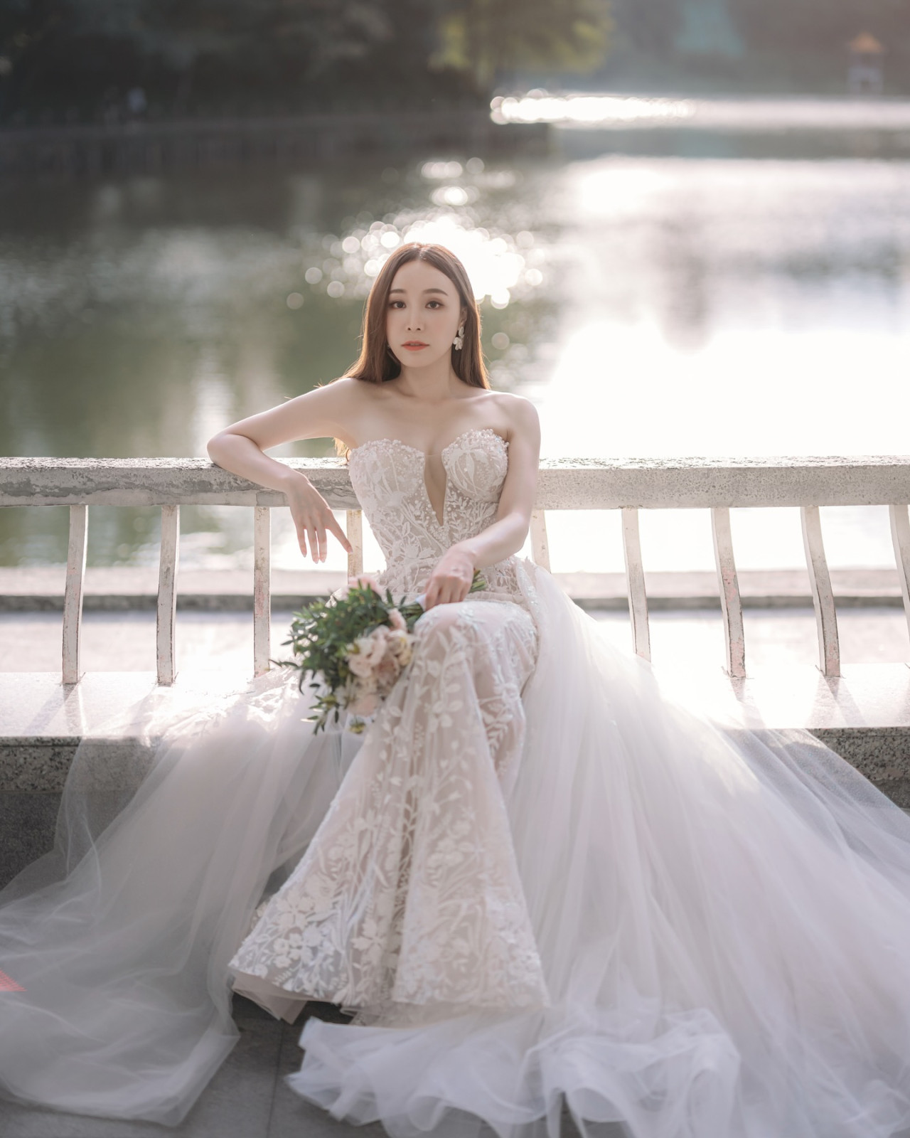 TVB性感小花突晒婚紗相宣布閃婚？美胸透視裝極性感！疑被譚嘉儀踢爆婚事 | UHK 港生活