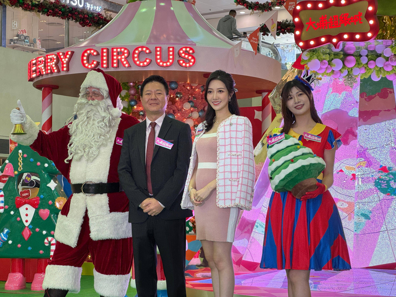 富貴人妻何依婷婚後愛巢激罕曝光 3000萬豪宅客廳放兩米高聖誕樹 | UHK 港生活