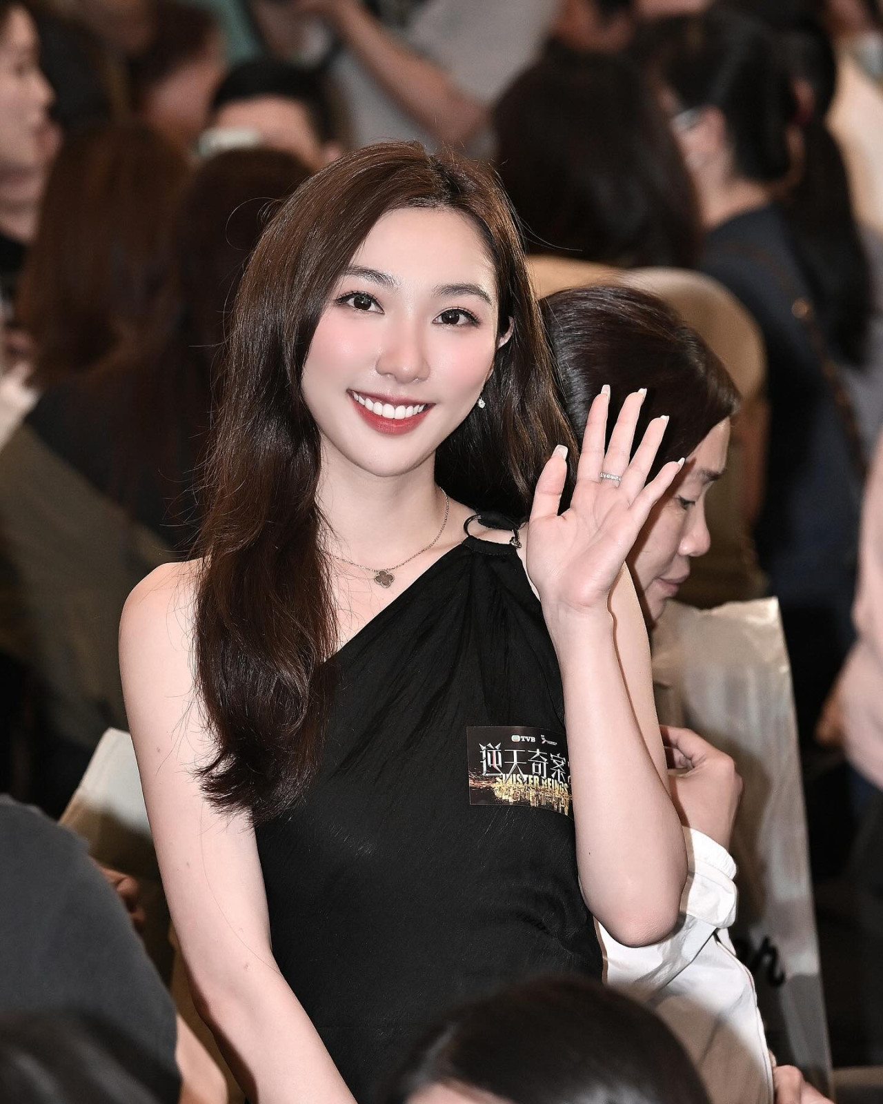 TVB離巢小花IG宣佈佗B榮升準媽媽 兩個月前閃婚秘嫁超神秘富二代男友 | UHK 港生活