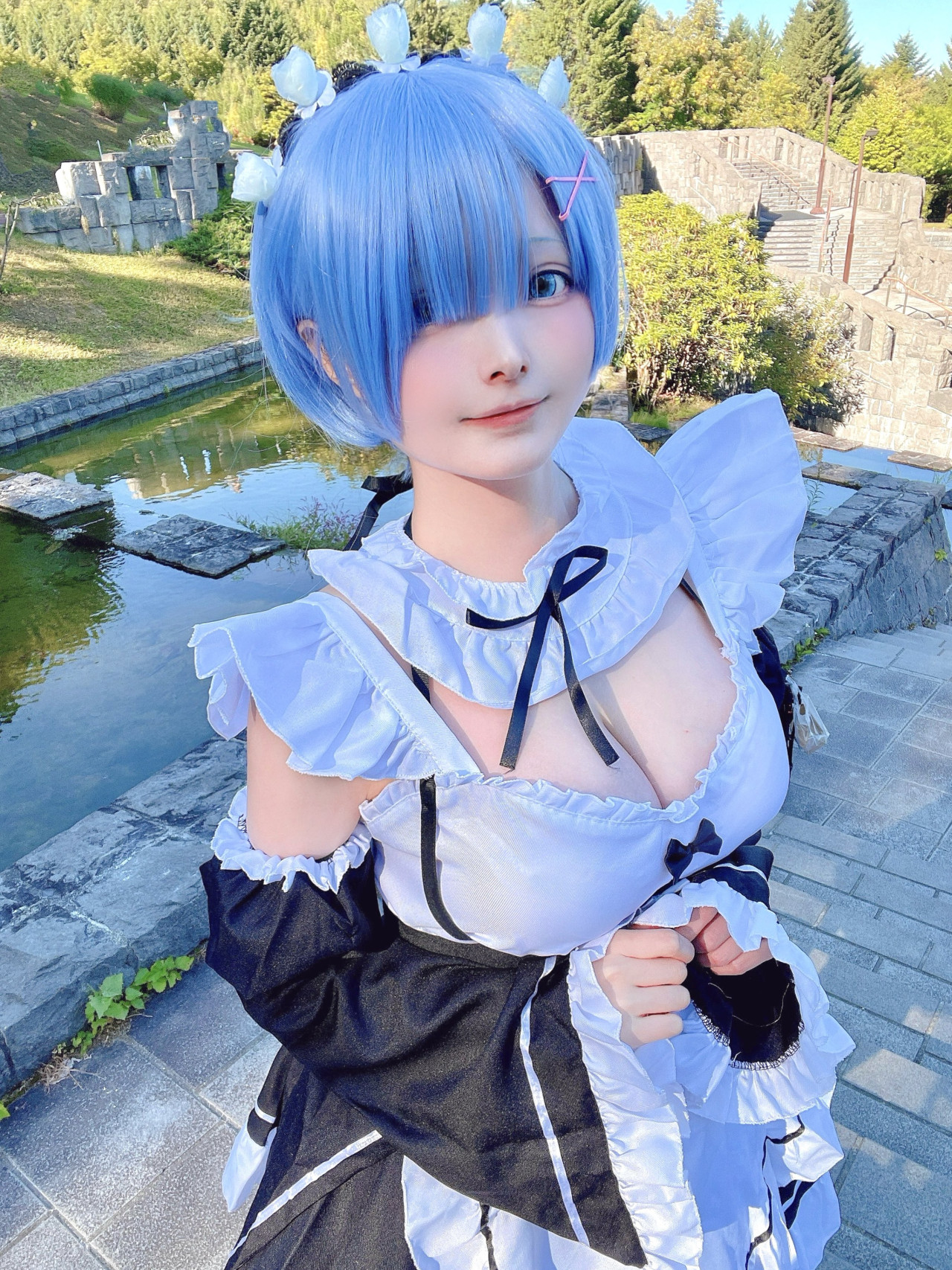 精緻可愛童顏Re:zero雷姆Cosplay 超還原妝感身材突出 | ezone