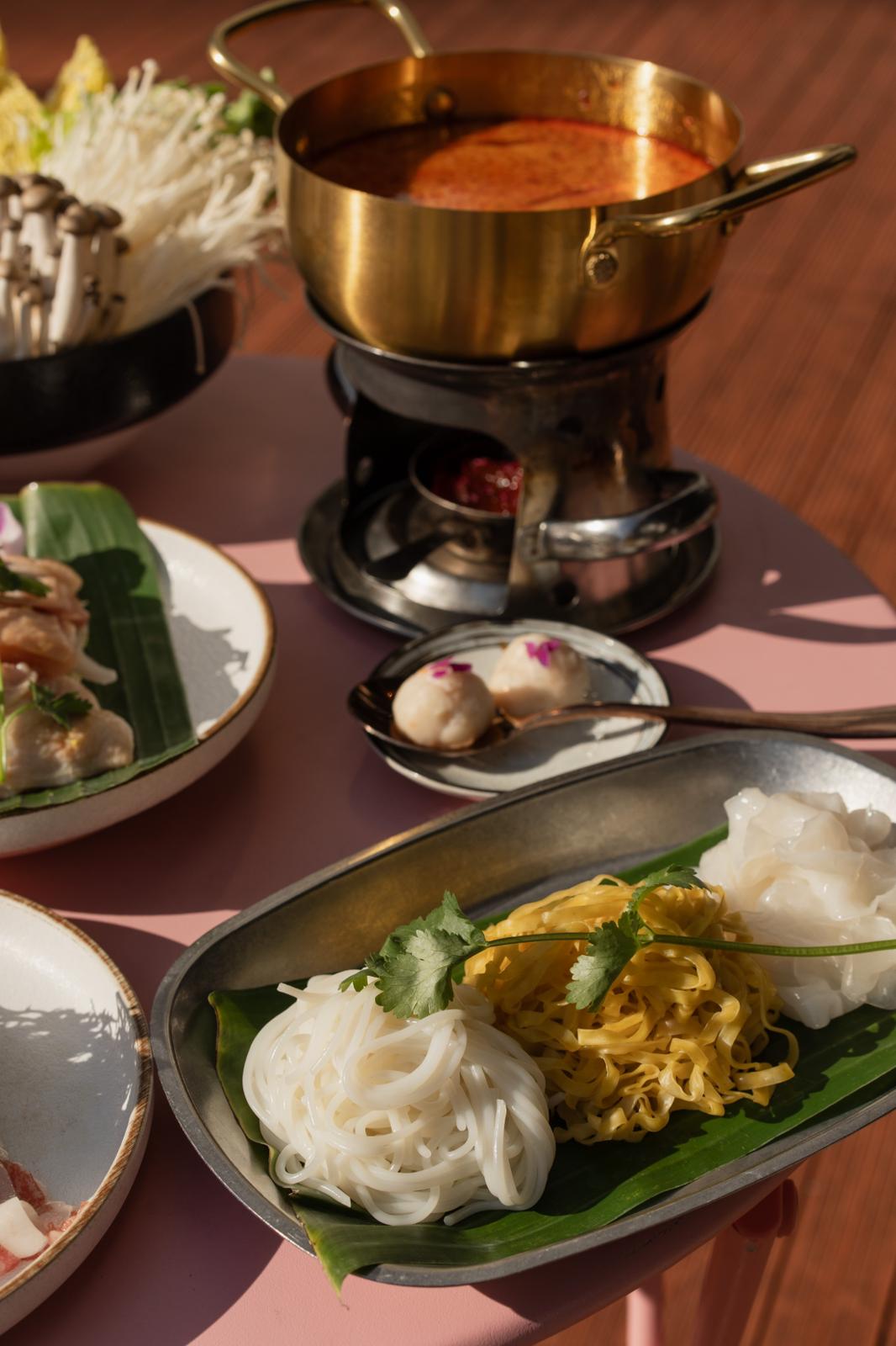 旺角露天餐廳Morokok推出聖誕泰式火鍋套餐 聖誕五道菜晚餐／打卡聖誕下午茶 | U Food