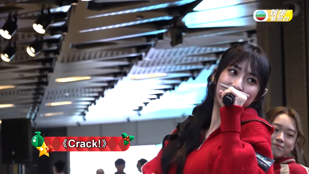 鍾柔美Yumi黑髮平陰新髮型氣質出眾 18歲成人禮初嘗性感大Deep V | UHK 港生活