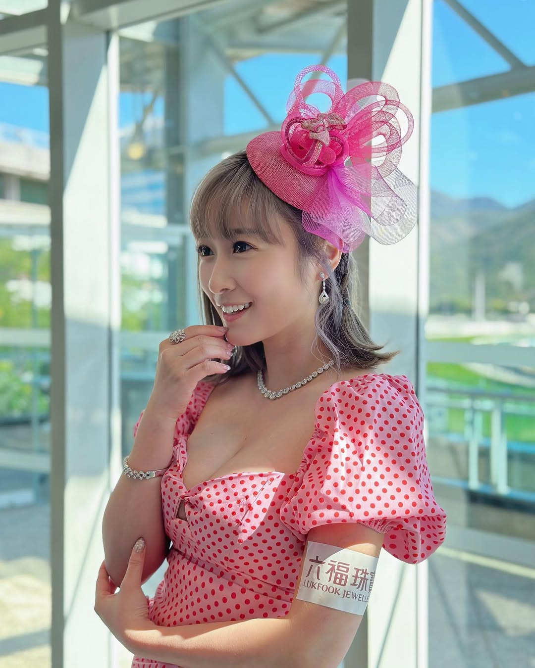 黃美棋婚後大解放晒極限爆乳泳衣照 34D迫爆上圍事業線深不見底震撼網民 | UHK 港生活