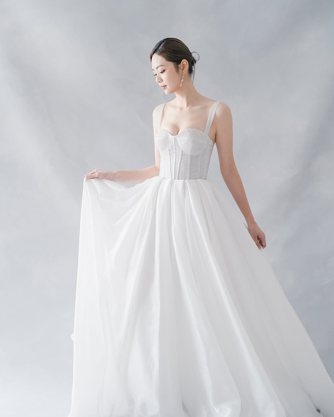 游嘉欣轉型性感試水溫晒白滑美背寫真 成年冇劇播頻頻Po福利相自救人氣 | UHK 港生活