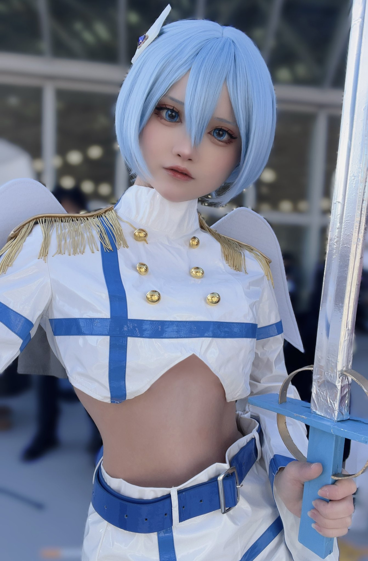 「天使空挺隊」Cosplay 降臨日本C105盛會 還原《2.5次元的誘惑》全員場面 | ezone