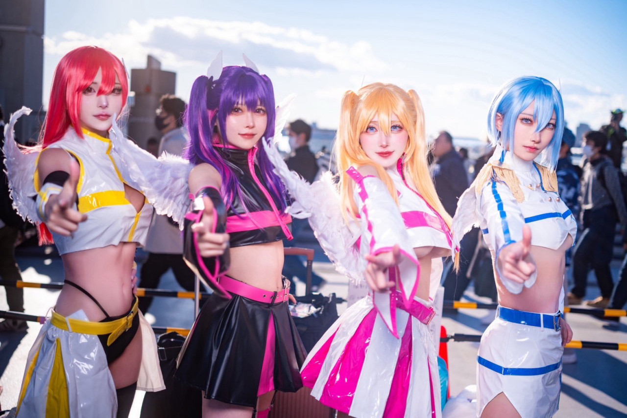 「天使空挺隊」Cosplay 降臨日本C105盛會 還原《2.5次元的誘惑》全員場面 | ezone