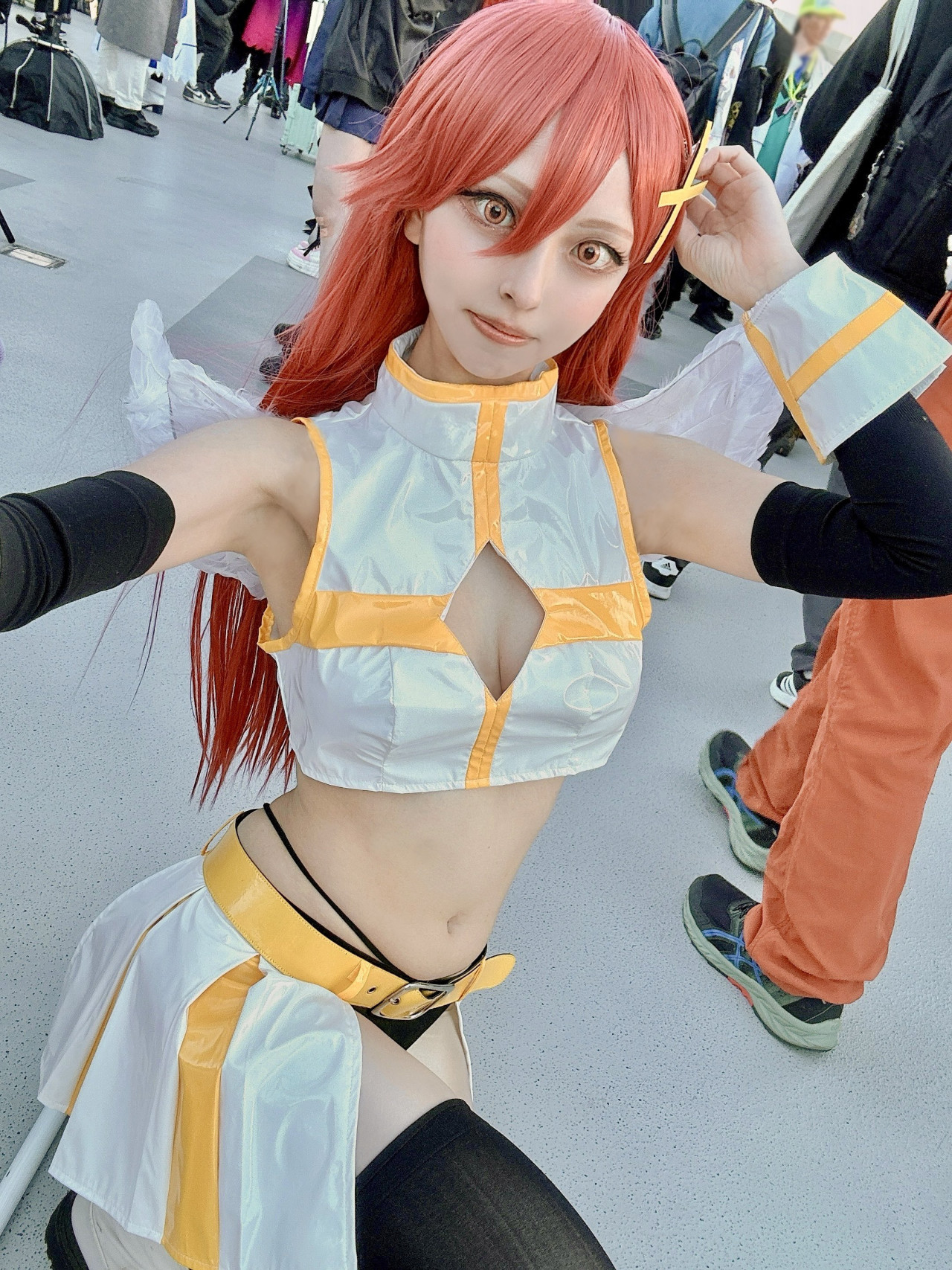 「天使空挺隊」Cosplay 降臨日本C105盛會 還原《2.5次元的誘惑》全員場面 | ezone