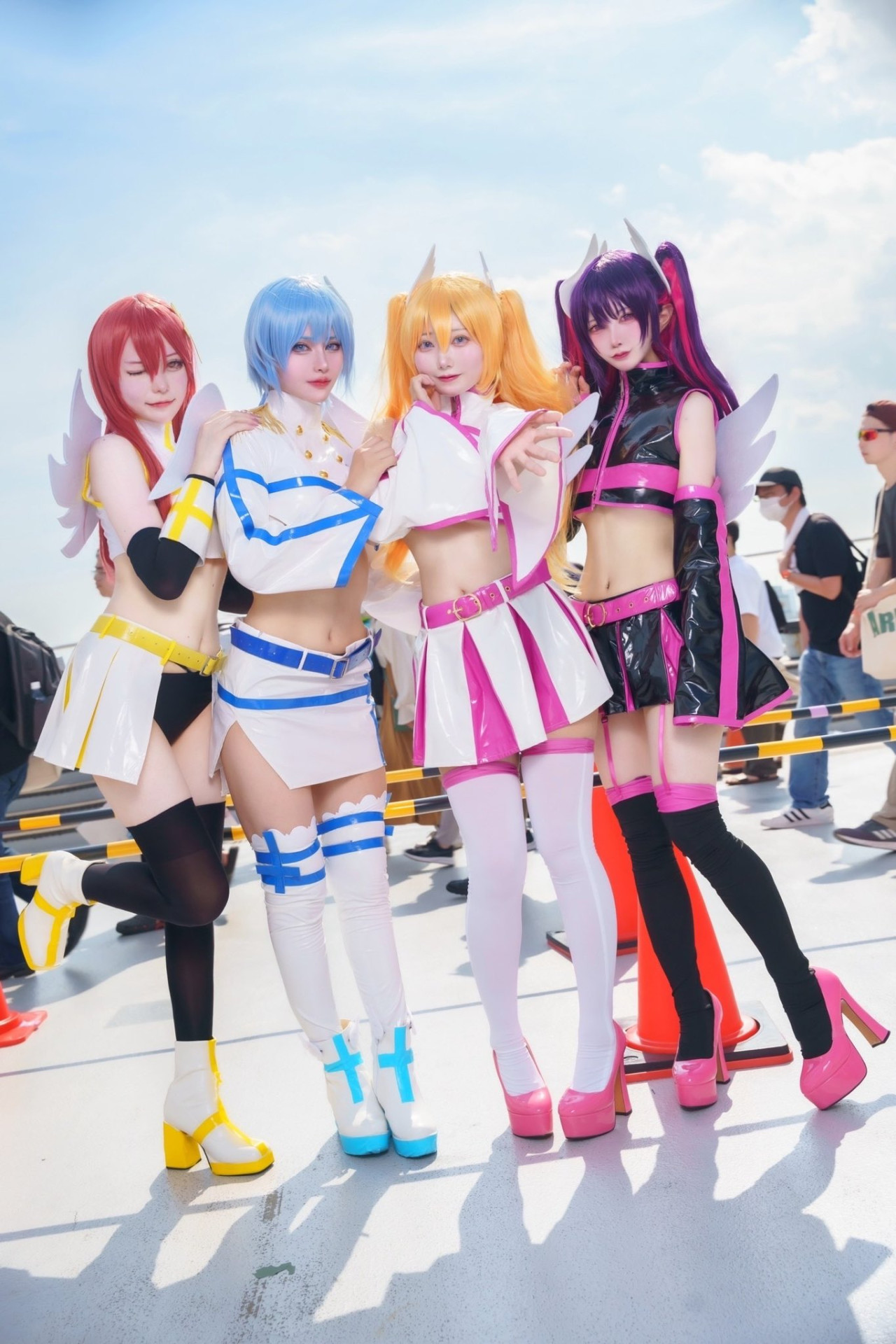 「天使空挺隊」Cosplay 降臨日本C105盛會 還原《2.5次元的誘惑》全員場面 | ezone