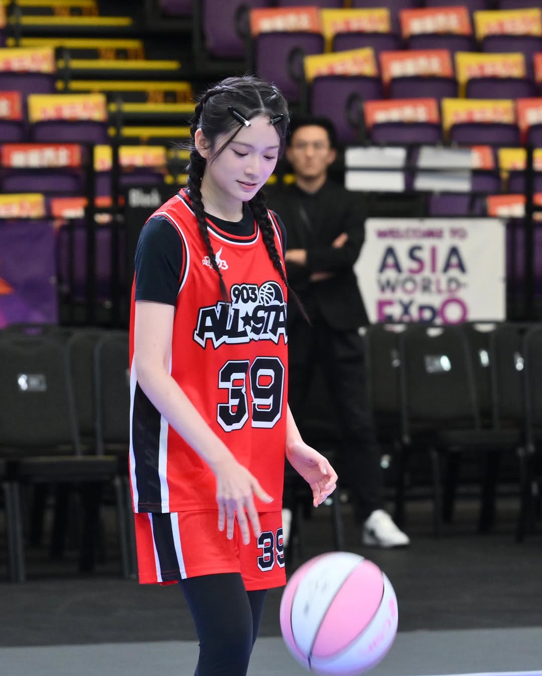 遊日偶遇可愛港女｜台灣男生富士山拍「可愛女生」 竟是香港仙氣女星 | ezone