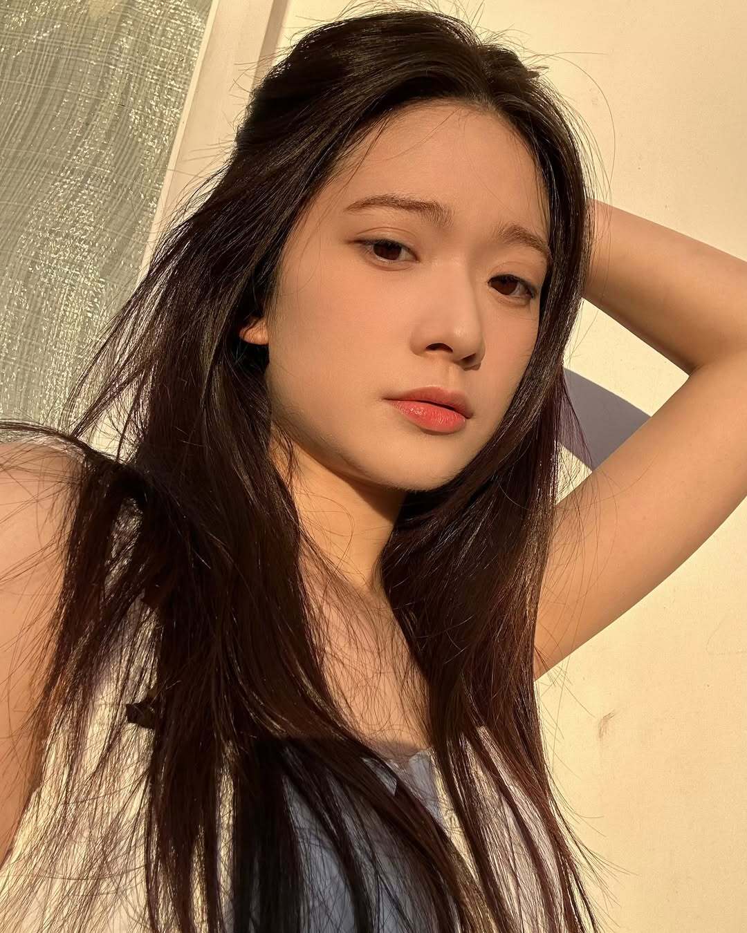 遊日偶遇可愛港女｜台灣男生富士山拍「可愛女生」 竟是香港仙氣女星 | ezone