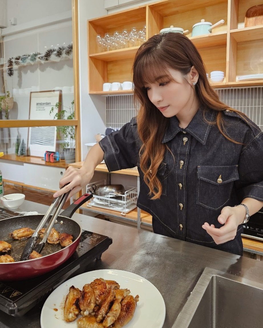 陳葦璇IG曬與男友搬入複式豪宅村屋擁超闊落露台望無際山景 網民大讚有品味！ | UHK 港生活