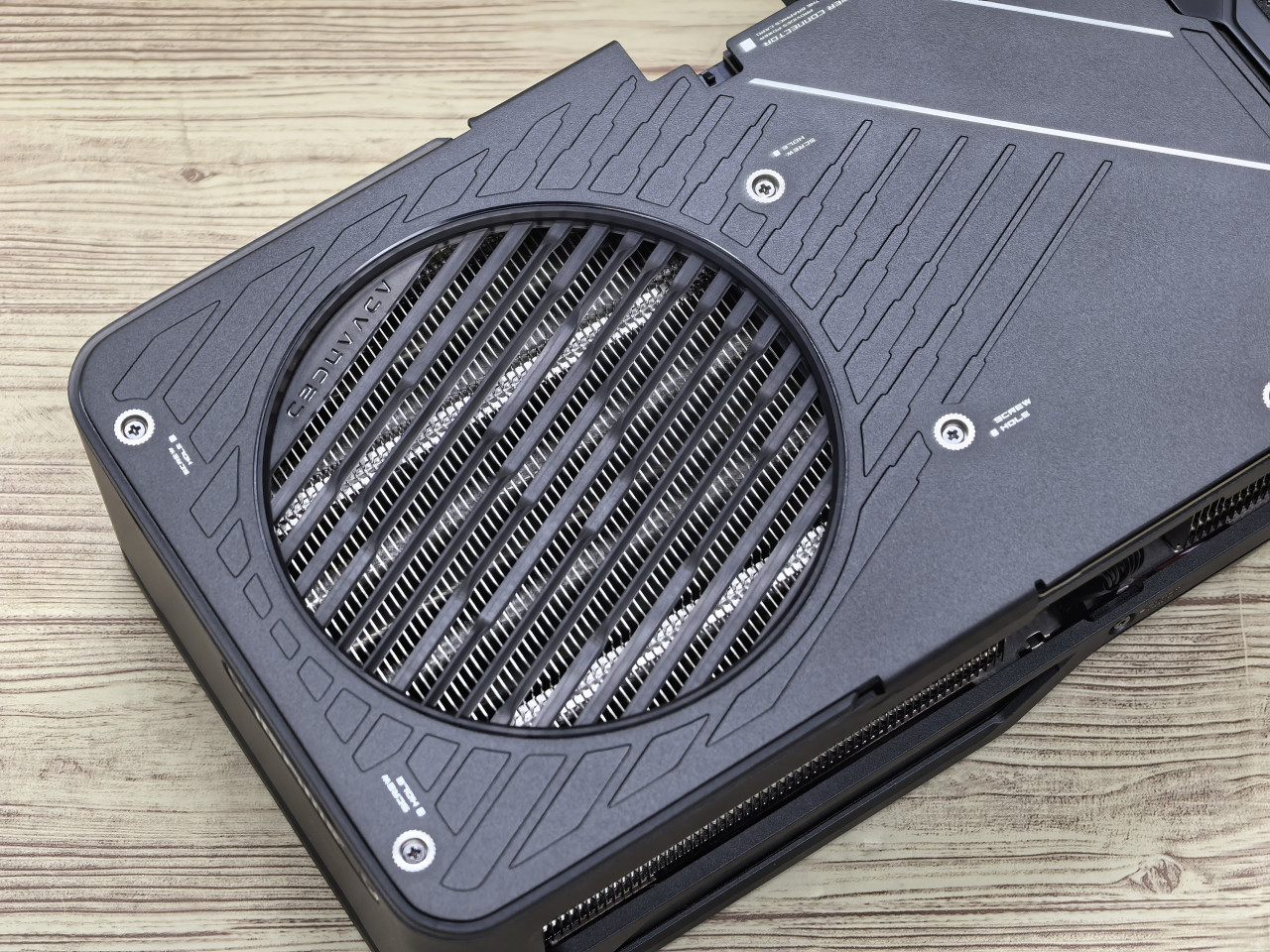 NVIDIA RTX 5090 D 實卡開箱！核心規格與硬件設計全面剖析！ | ezone