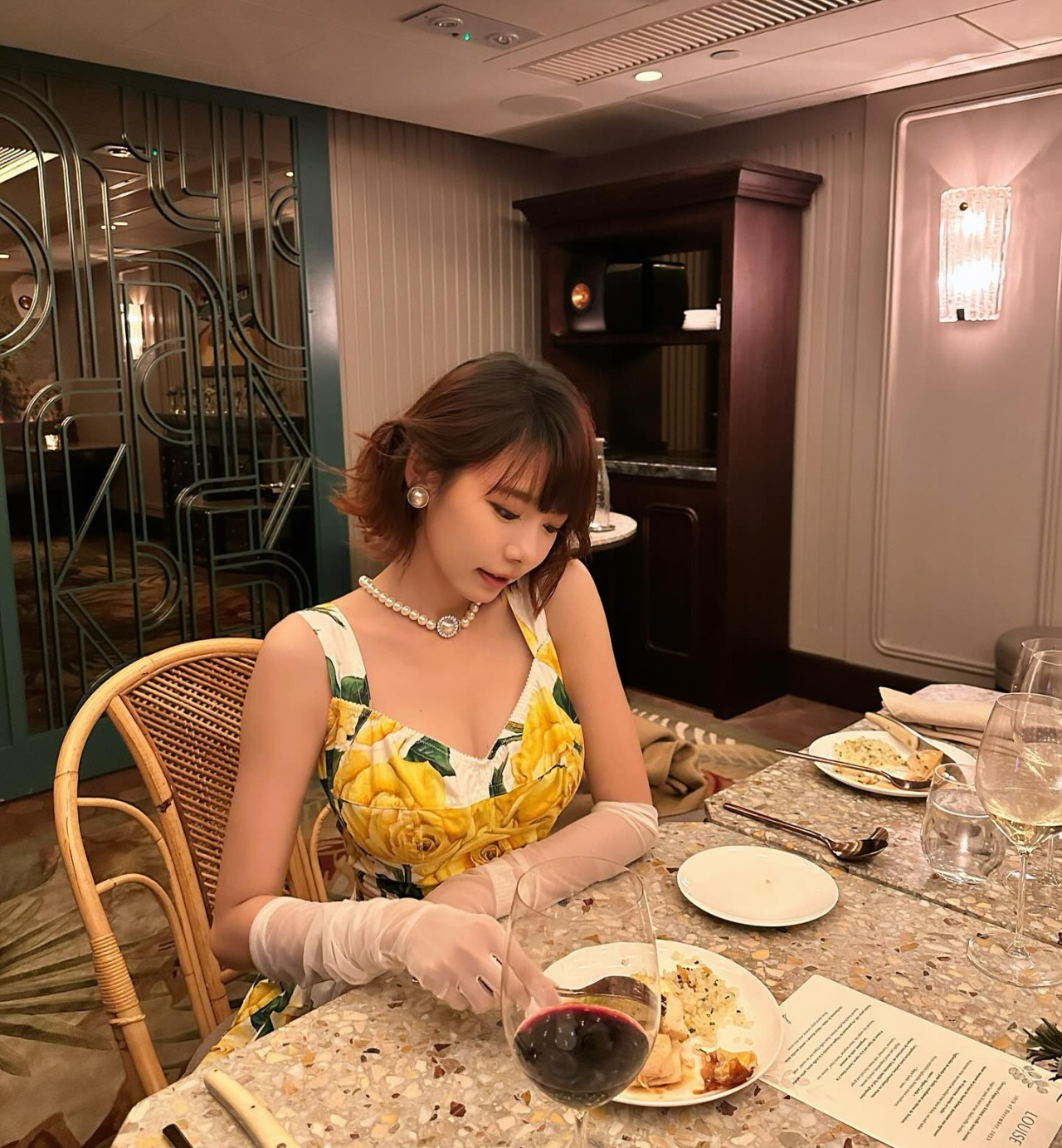 林明禎蛇年旗袍新相魔鬼身材惹哄動 Edan不避嫌表態like相讚女神 | UHK 港生活