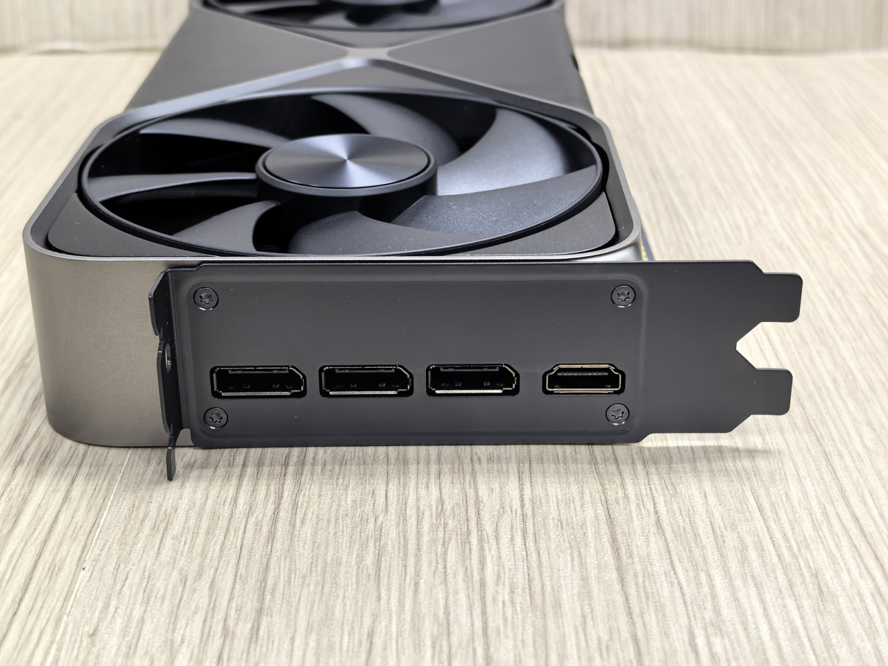 NVIDIA GeForce RTX 5080 FE 實測！DLSS 4 加持‧效能表現更驚人！ | ezone