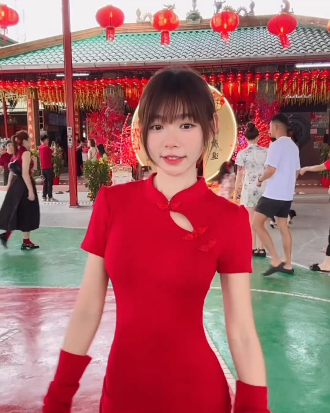 林明禎蛇年旗袍新相魔鬼身材惹哄動 Edan不避嫌表態like相讚女神 | UHK 港生活